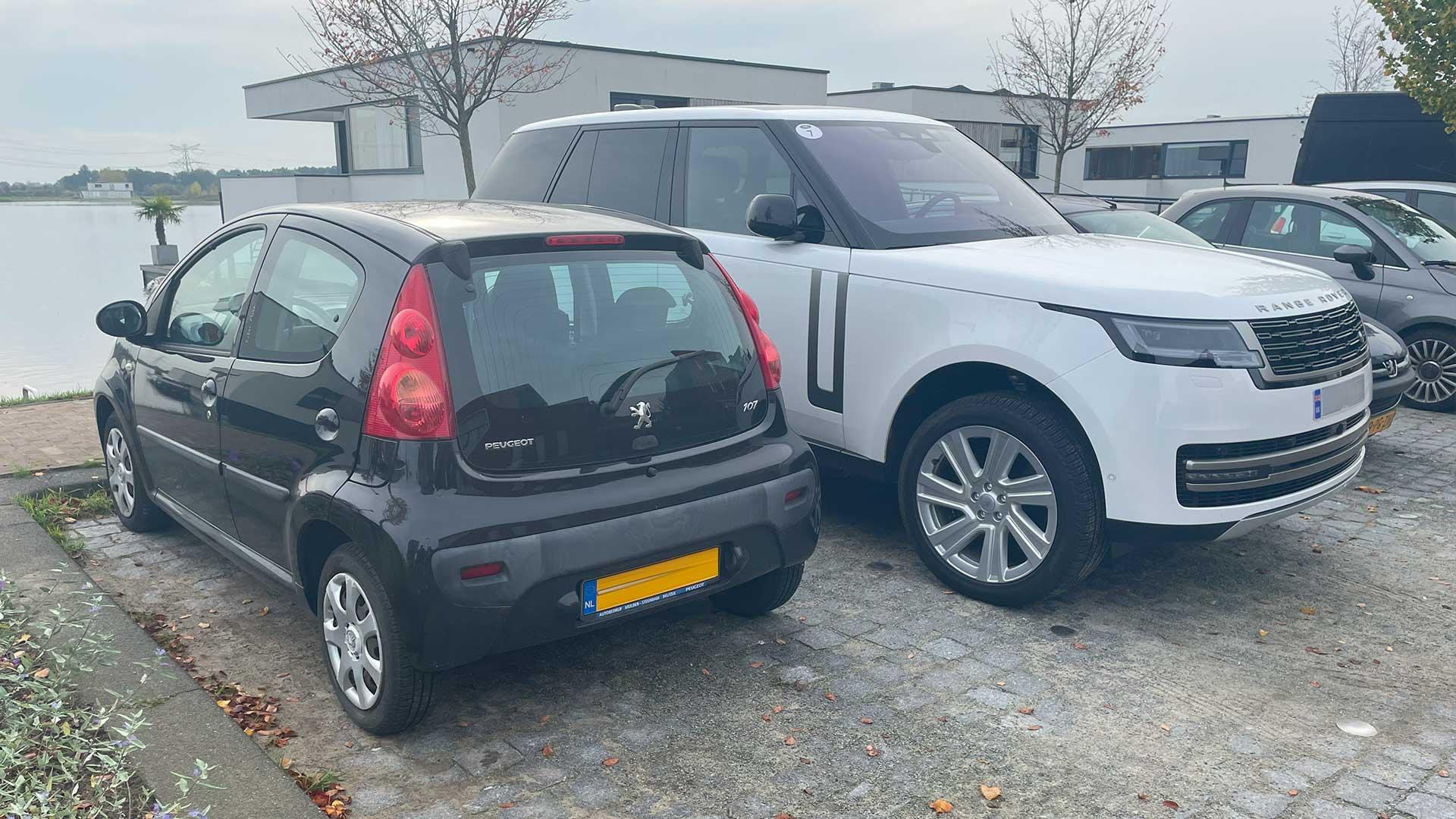In deze stad willen ze parkeren voor lange auto's duurder maken - TopGear