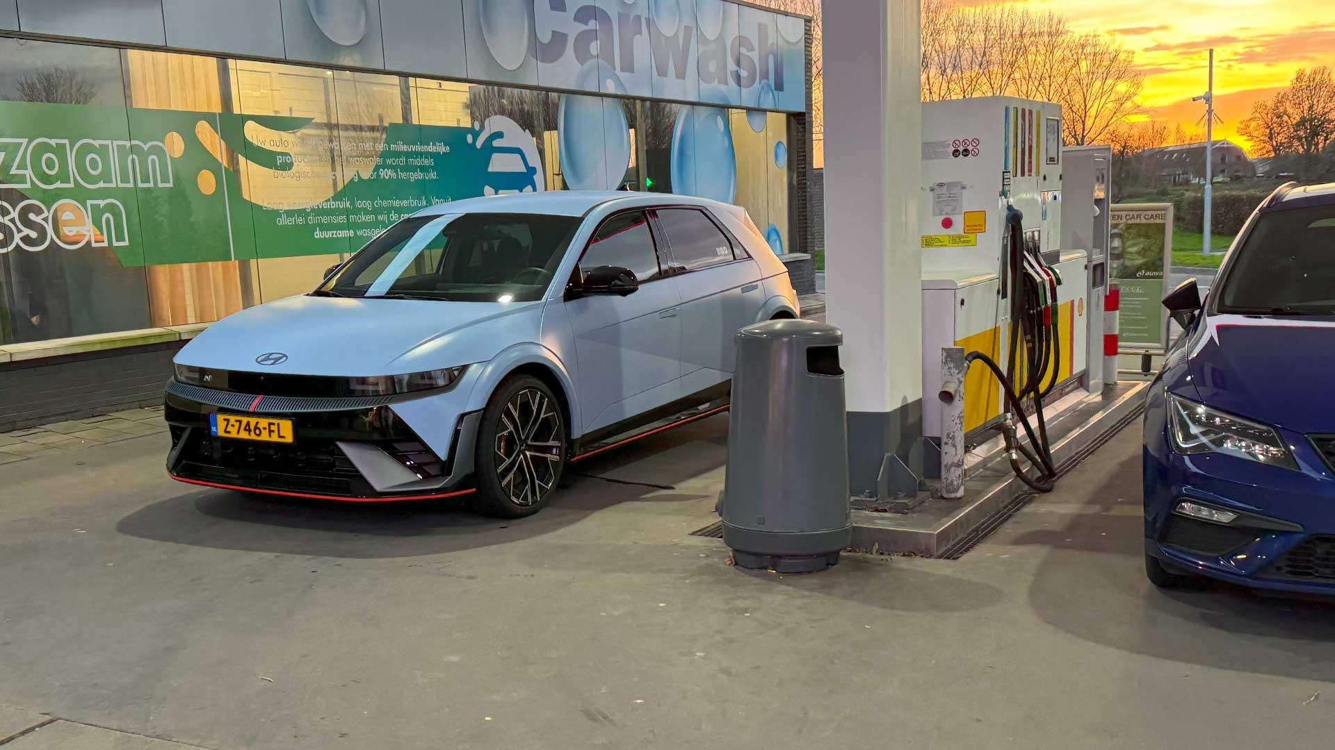 Elektrisch rijden is duurder dan rijden op benzine: dit is waarom