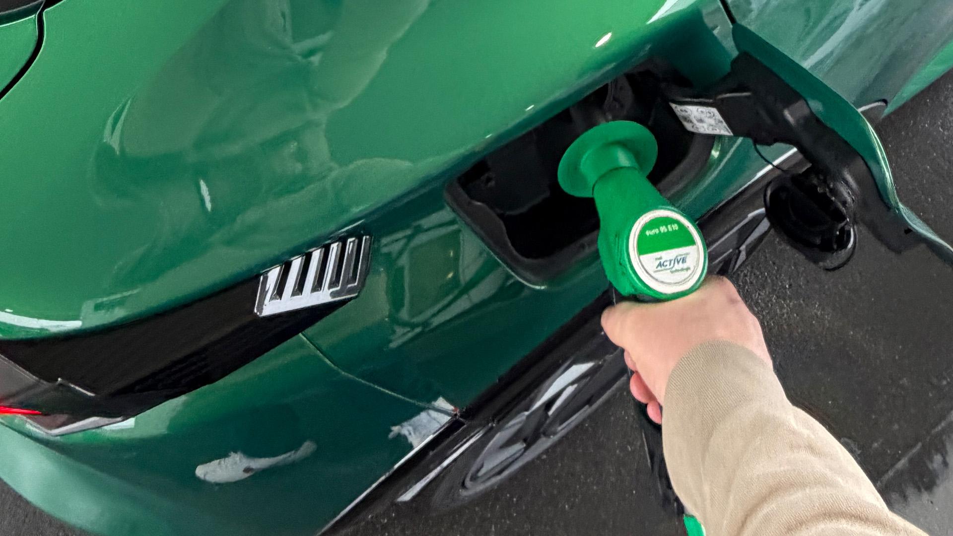 Is het erg om een keertje E10 te tanken in plaats van E5?