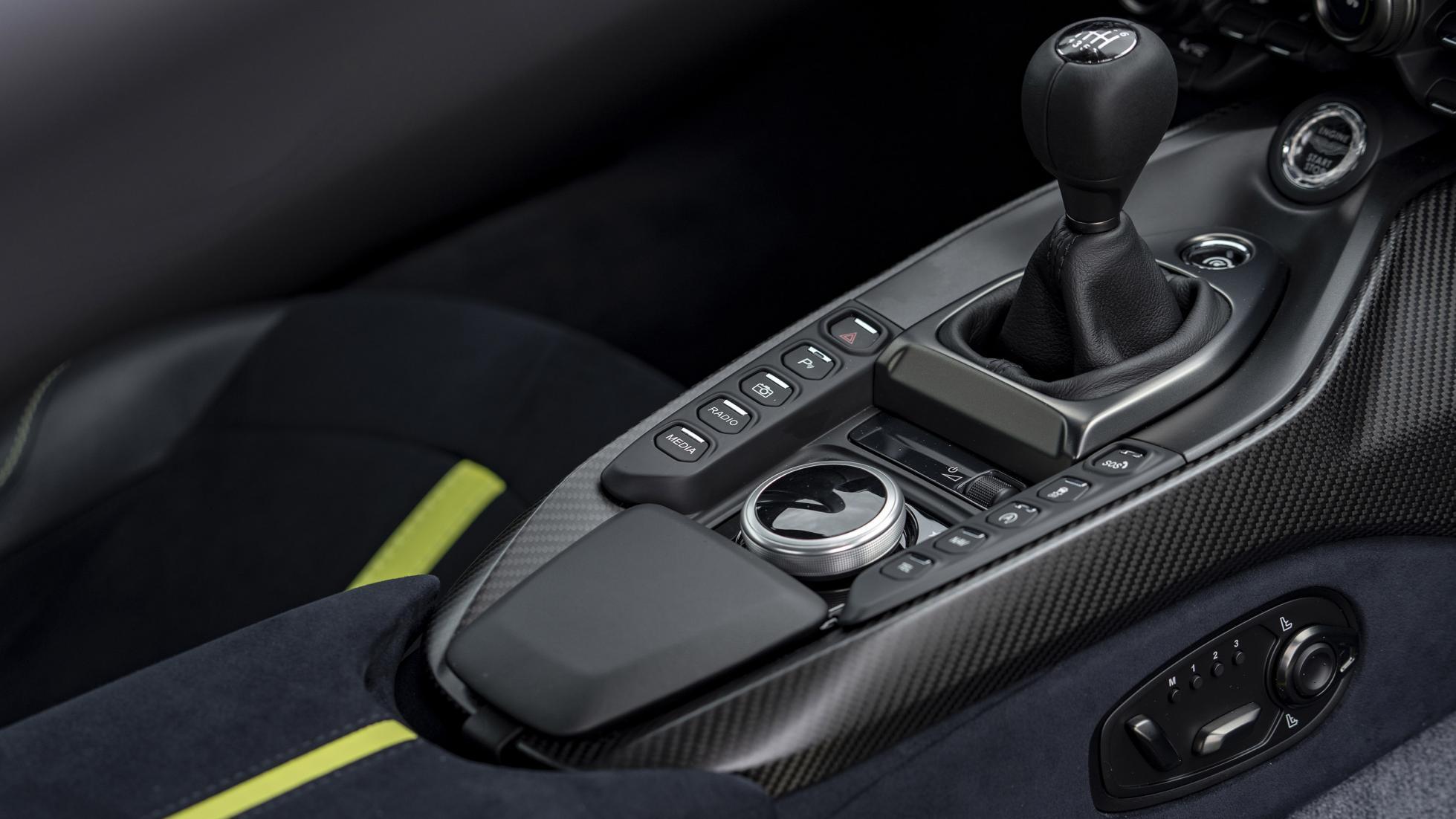 Aston Martin Vantage F1-safetycar: geen 'schildpad'? - TopGear