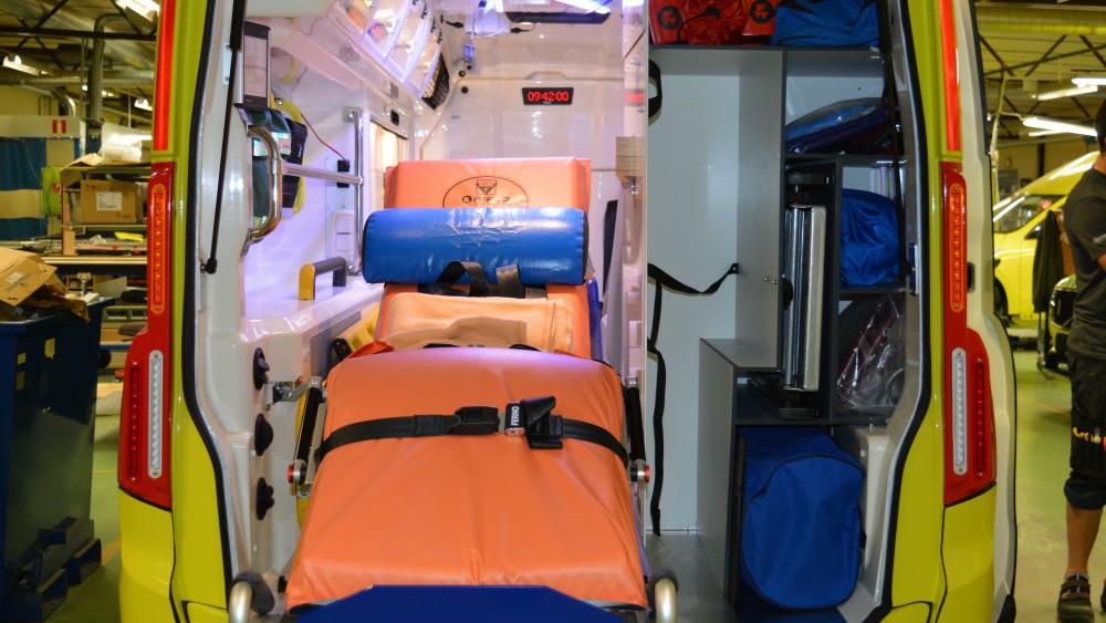 Eerste Volvo XC90 ambulance in dienst genomen in Nederland - TopGear