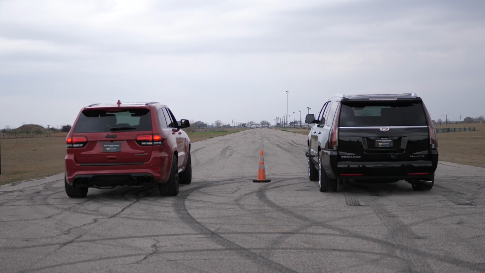 Jeep Trackhawk vs Cadillac Escalade HPE800 - TopGear Nederland