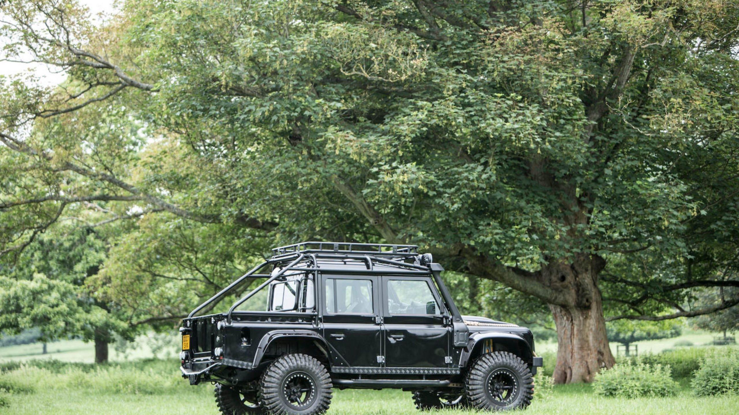 Originele LaRo Defender uit Spectre kan van jou zijn - TopGear Nederland