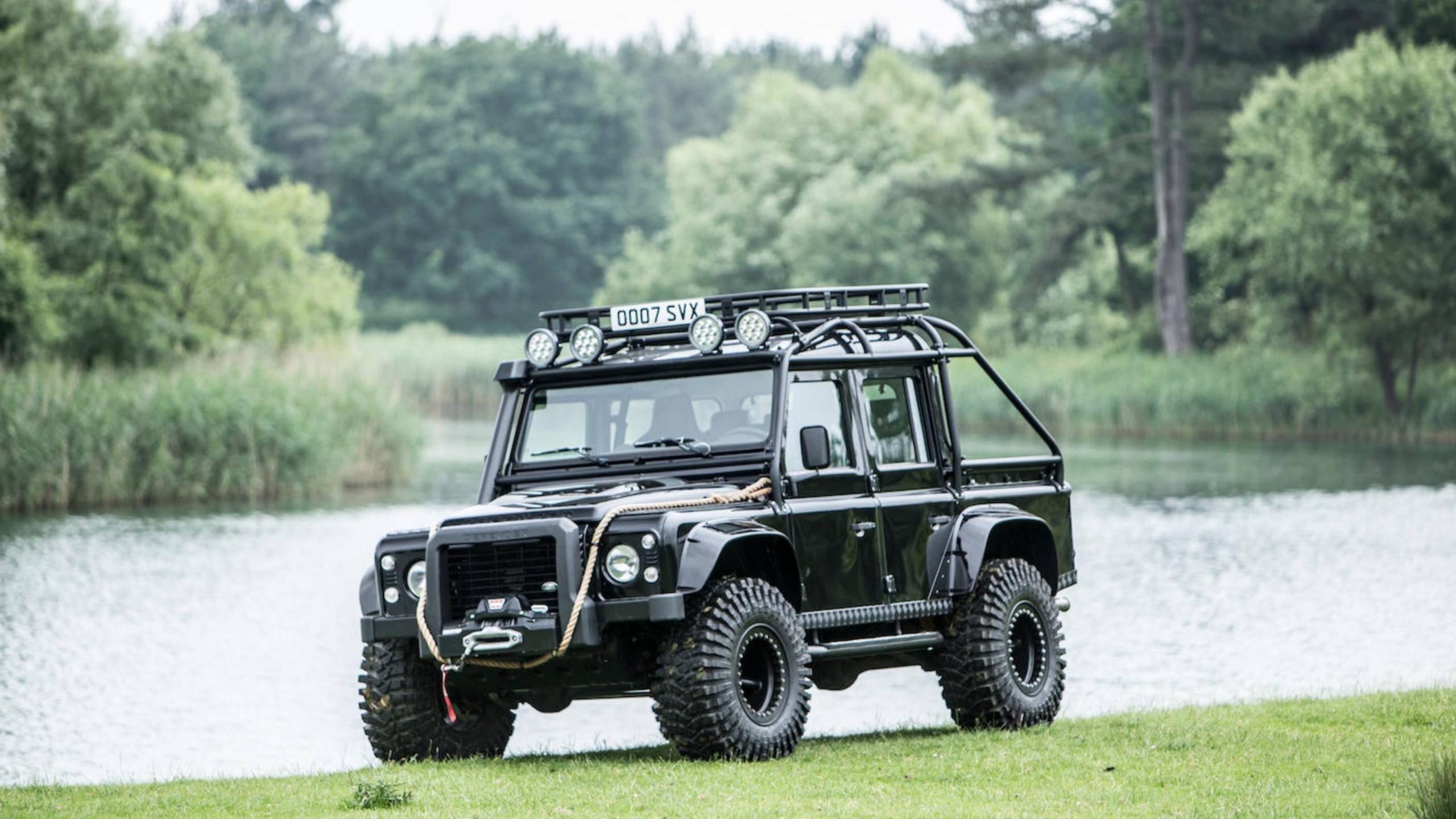 Originele LaRo Defender uit Spectre kan van jou zijn - TopGear Nederland