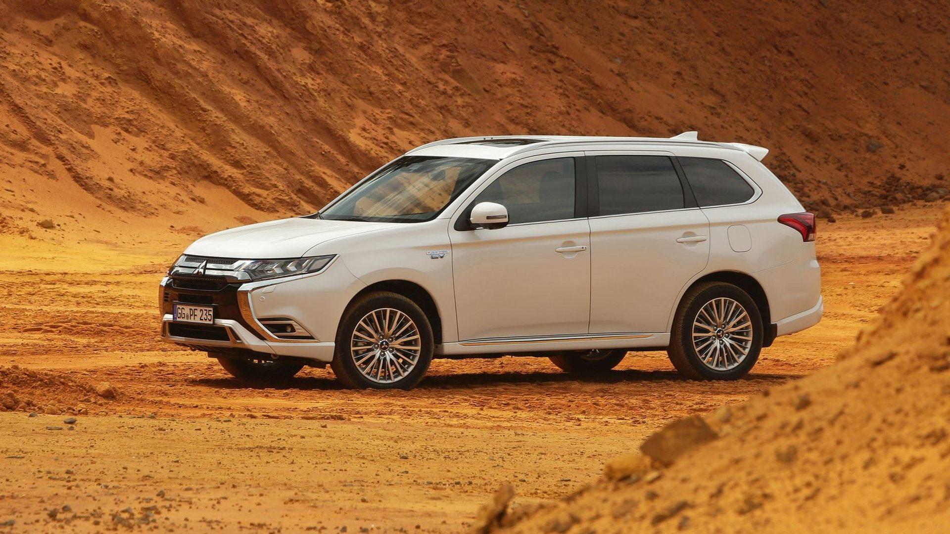 Mitsubishi Outlander PHEV Instyle (2018 facelift) test en specs - TopGear