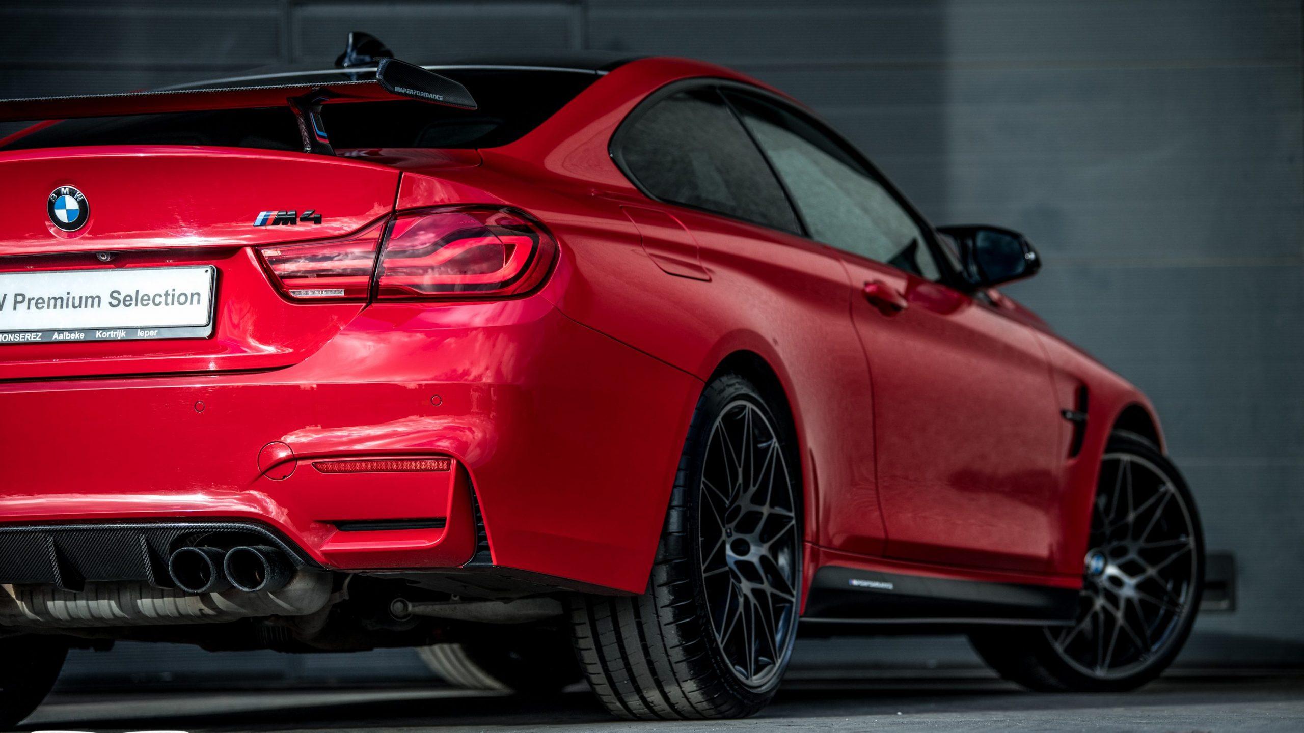 Koop een BMW M4 in de kleur Ferrari Rood - TopGear Nederland