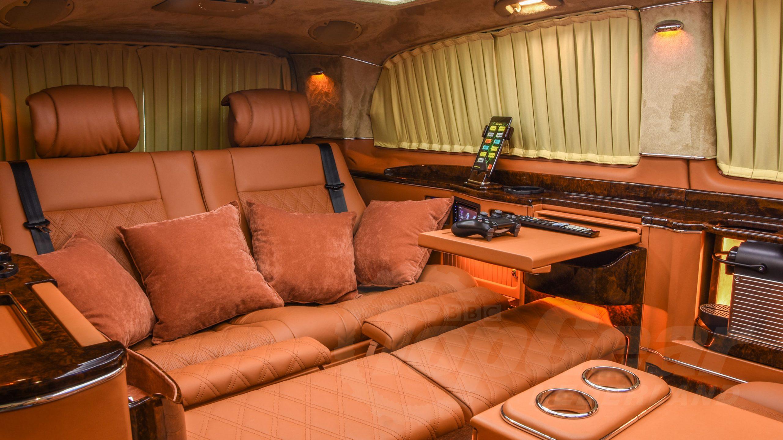 De Mercedes V-klasse van Rapper Boef - TopGear Nederland