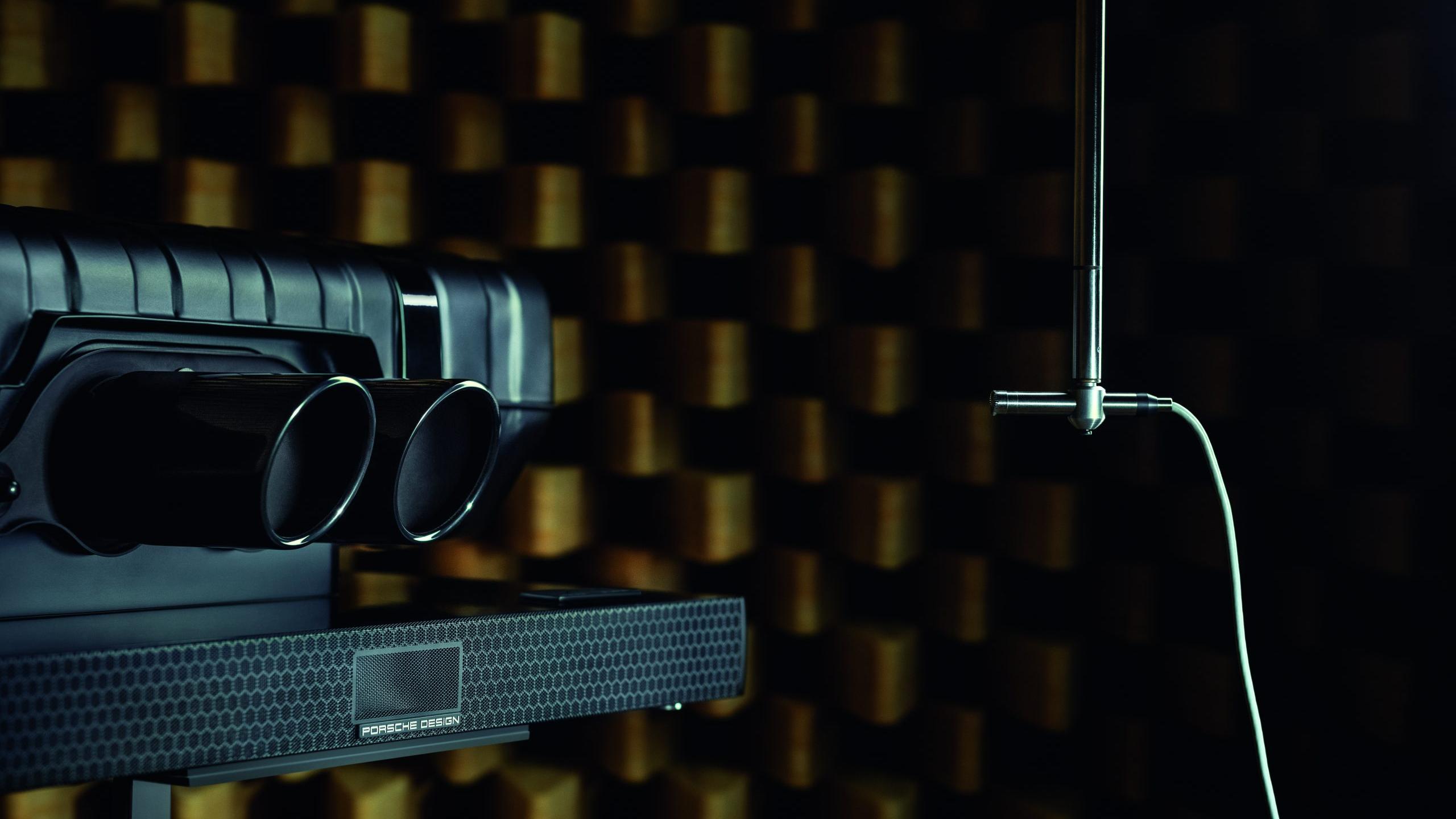 Porsche Design 911 Soundbar Black Edition - TopGear