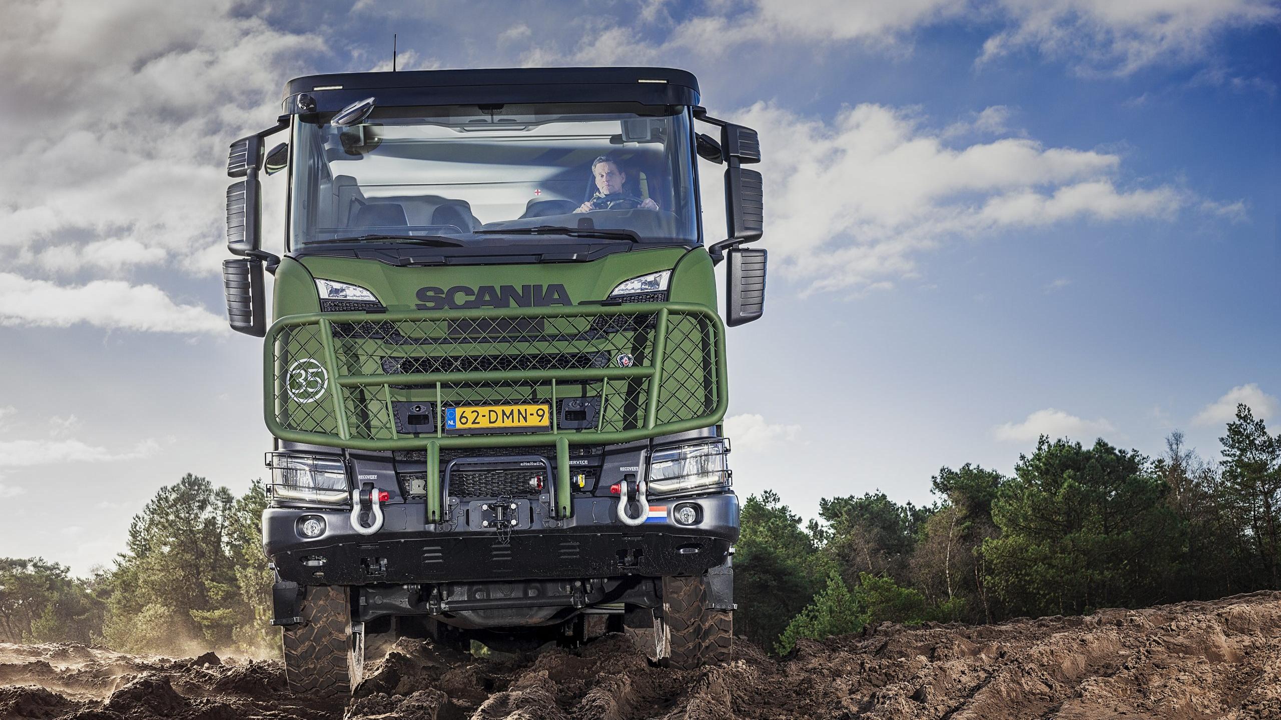 Nieuwe Scania Gryphus van leger past niet in garages - TopGear NL