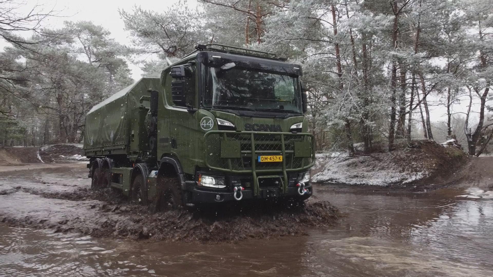 Nieuwe Scania Gryphus van leger past niet in garages - TopGear NL
