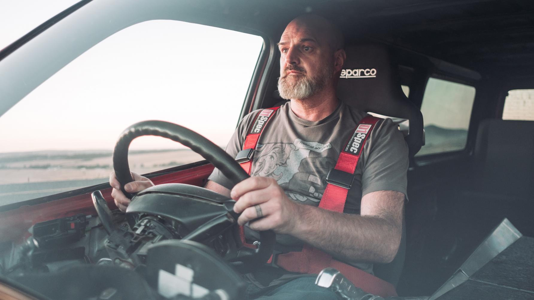 Deze minivan heeft een twin-turbo V12 (550 pk!) en een Aventador-bodykit