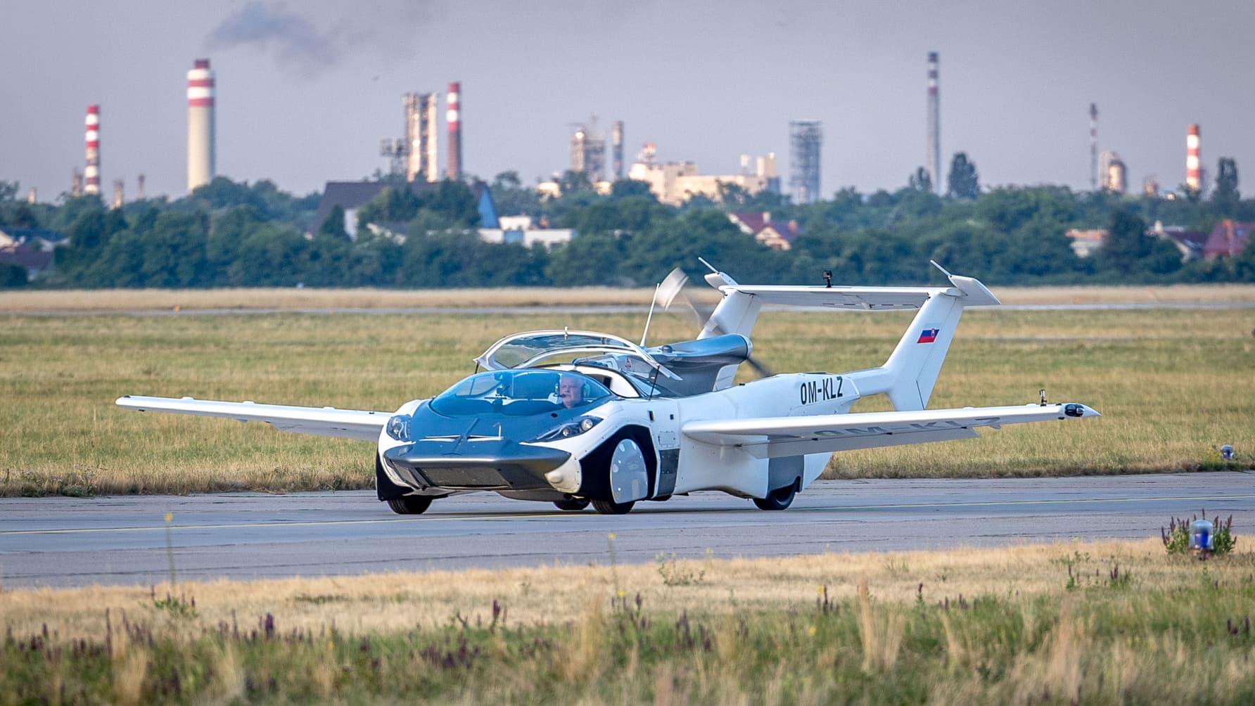 De AirCar (met een BMW-motor) mag officieel de lucht in - TopGear