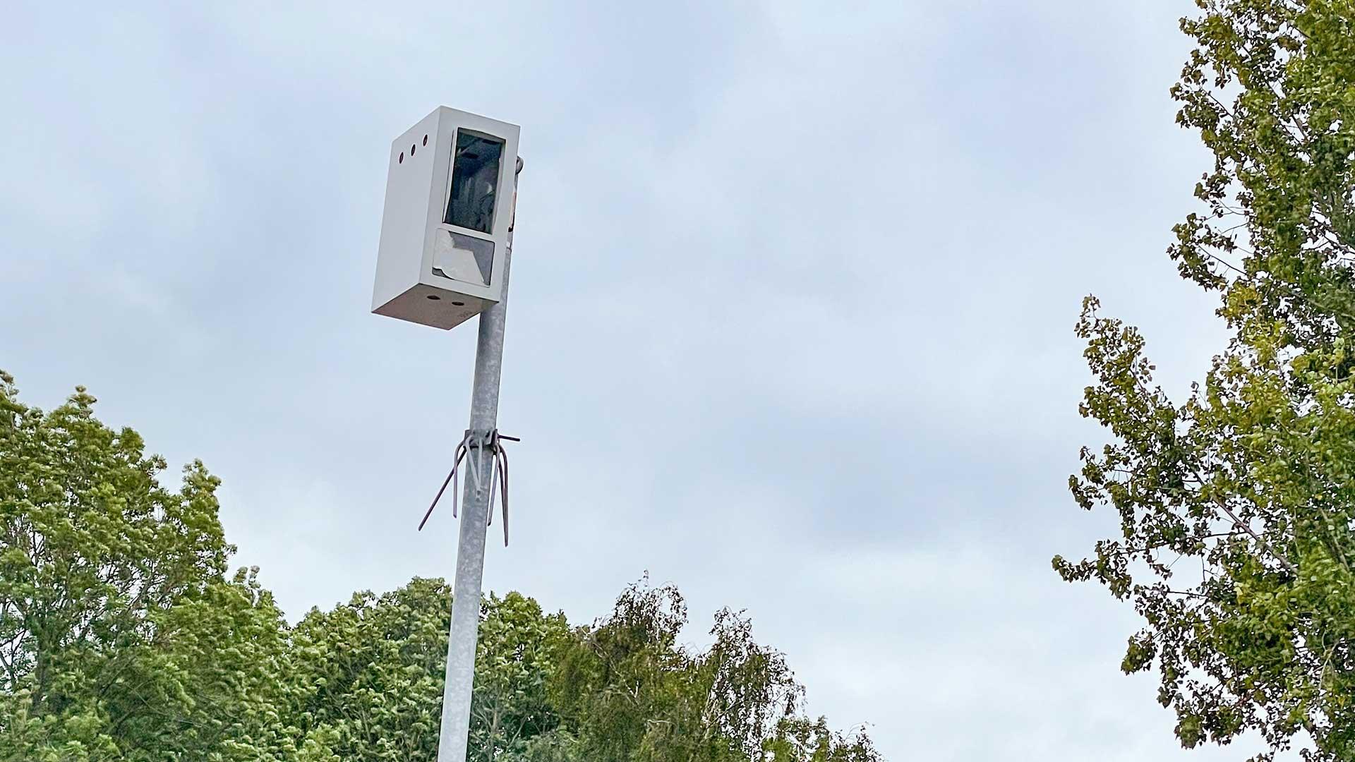 Nieuwe flitspalen in Woerden zijn voorlopig alleen nog even vogelhuisjes