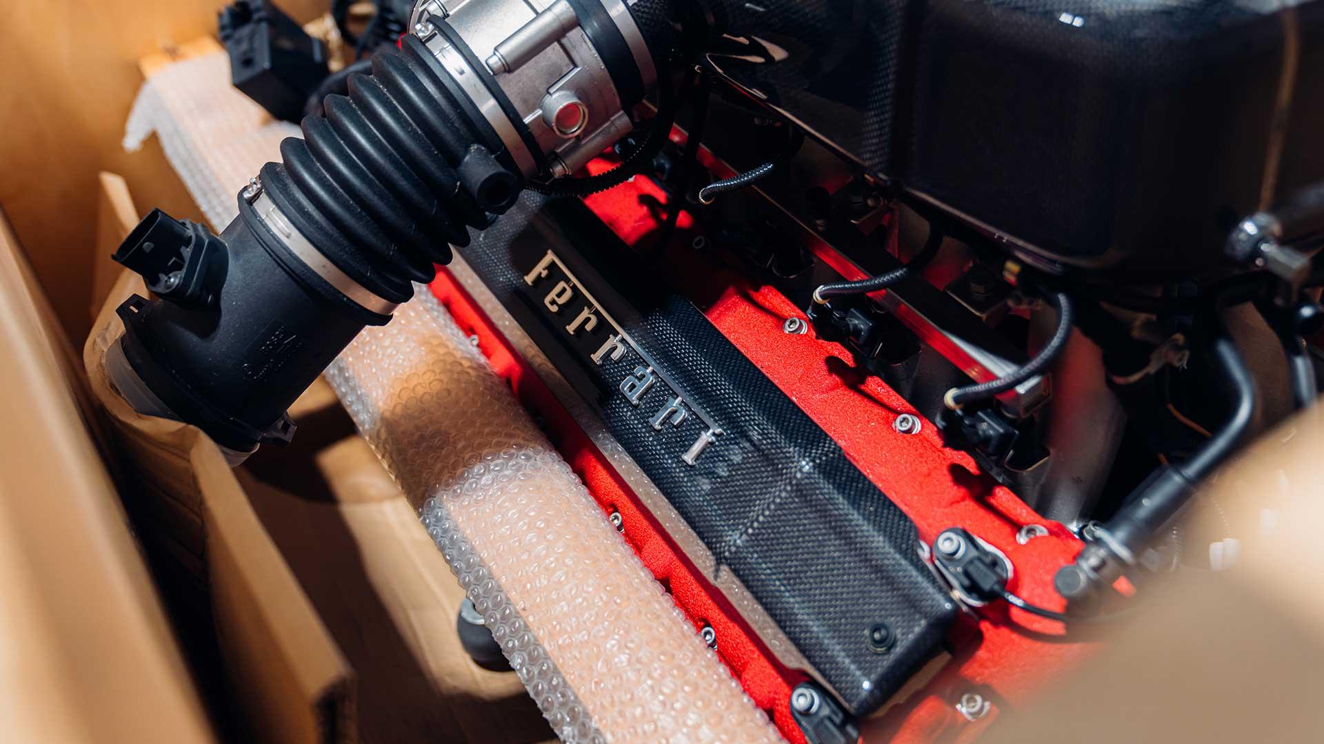 Deze verse motor van de Ferrari Enzo kan van jou zijn - TopGear