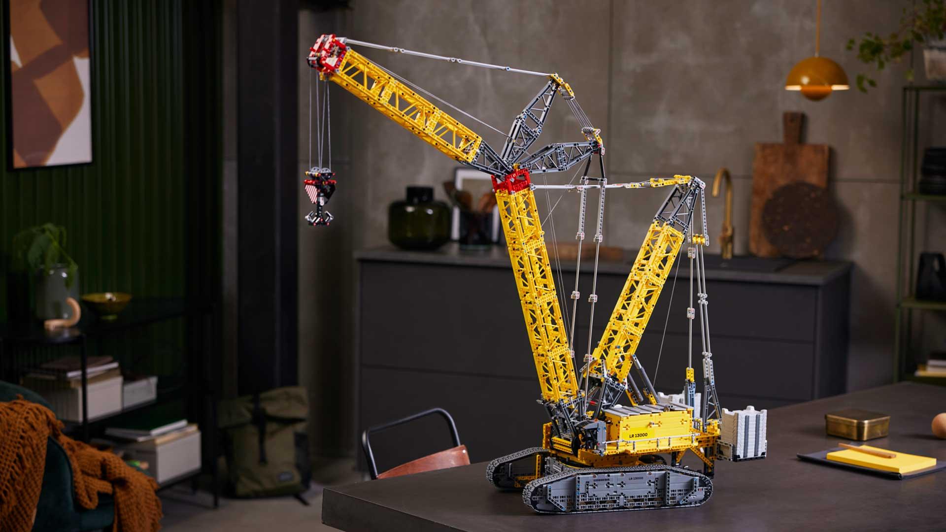 Enorme Liebherr-kraan is de duurste set van Lego Technic ooit