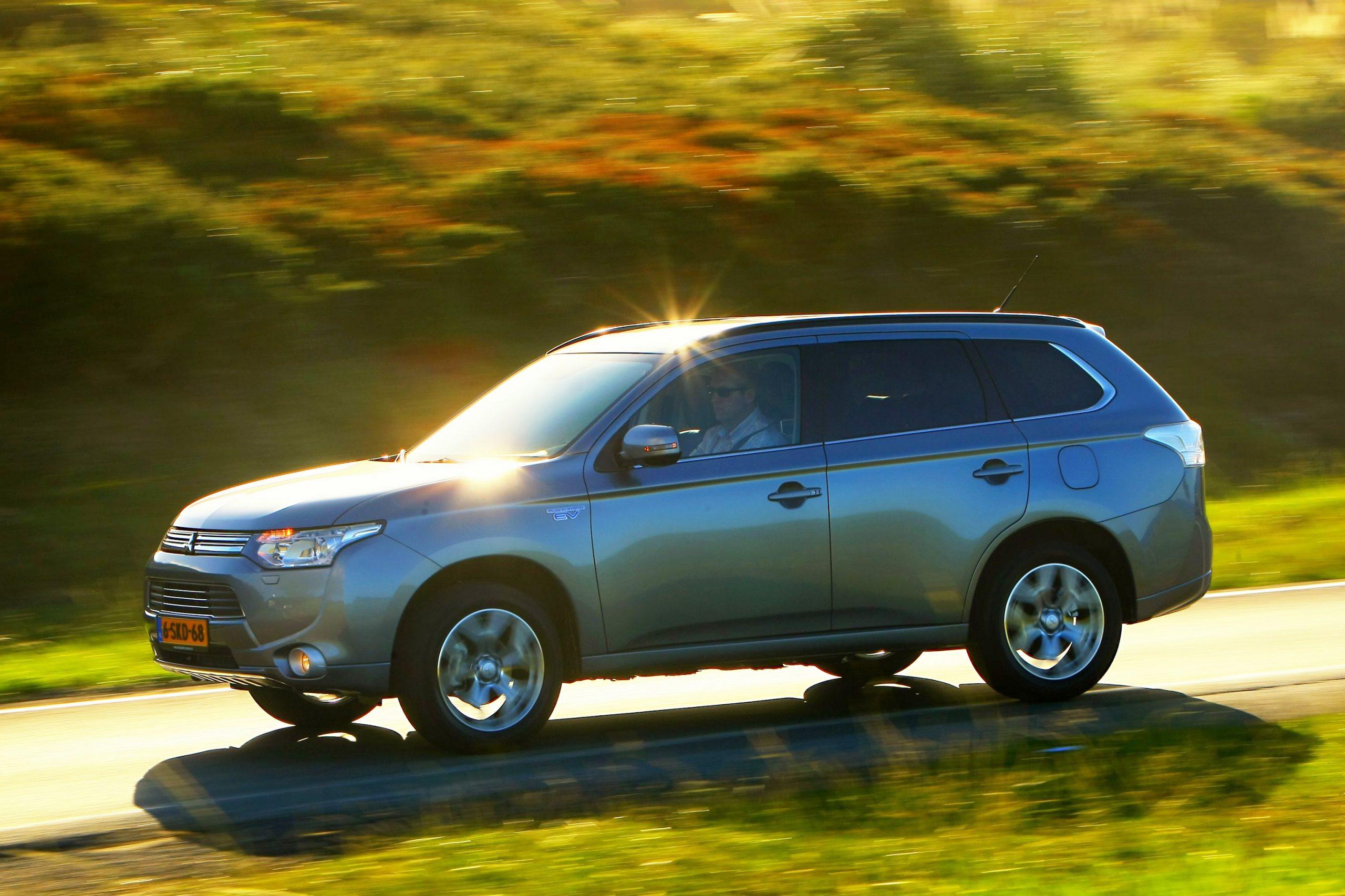 Mitsubishi Outlander PHEV (2014) - test en specificaties - TopGear
