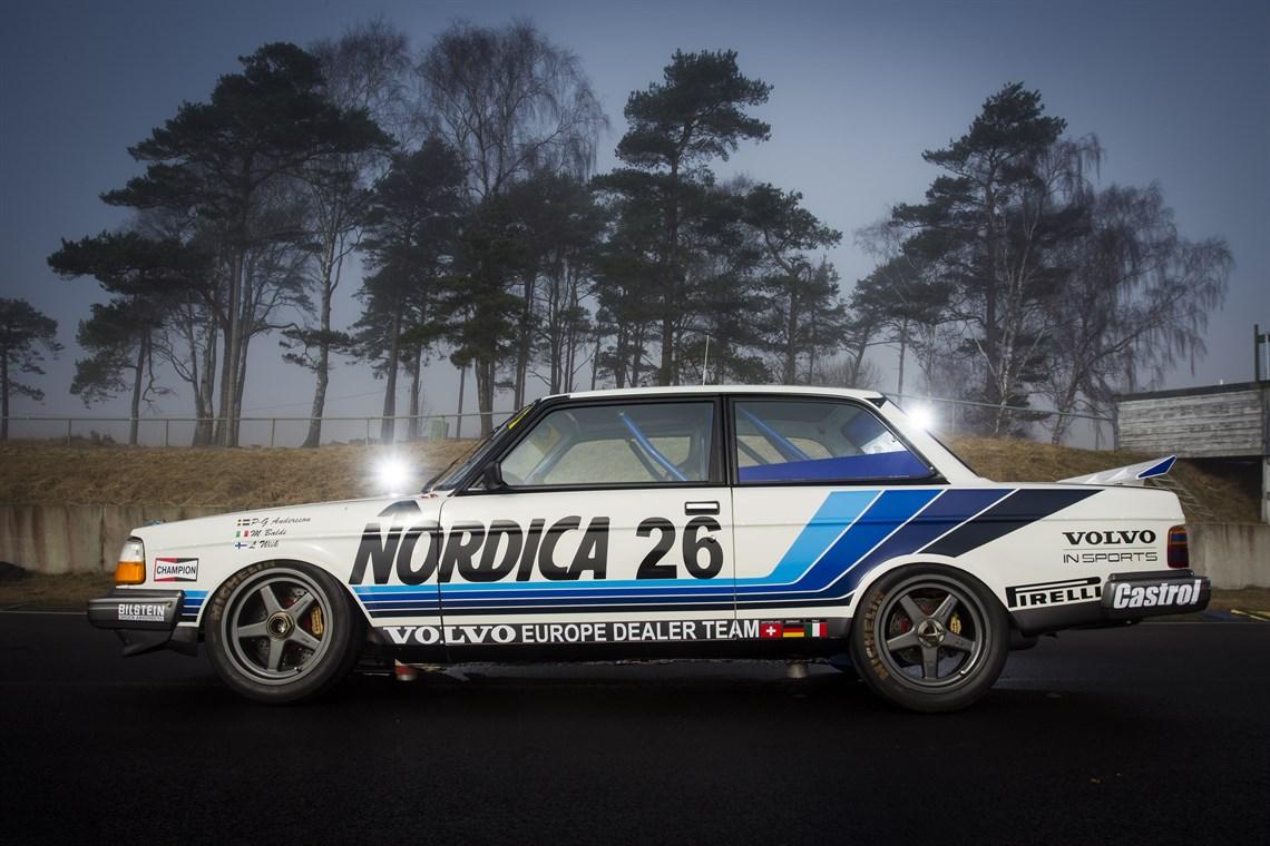 Volvo 242 Turbo Group A 'vliegende baksteen' is te koop - TopGear