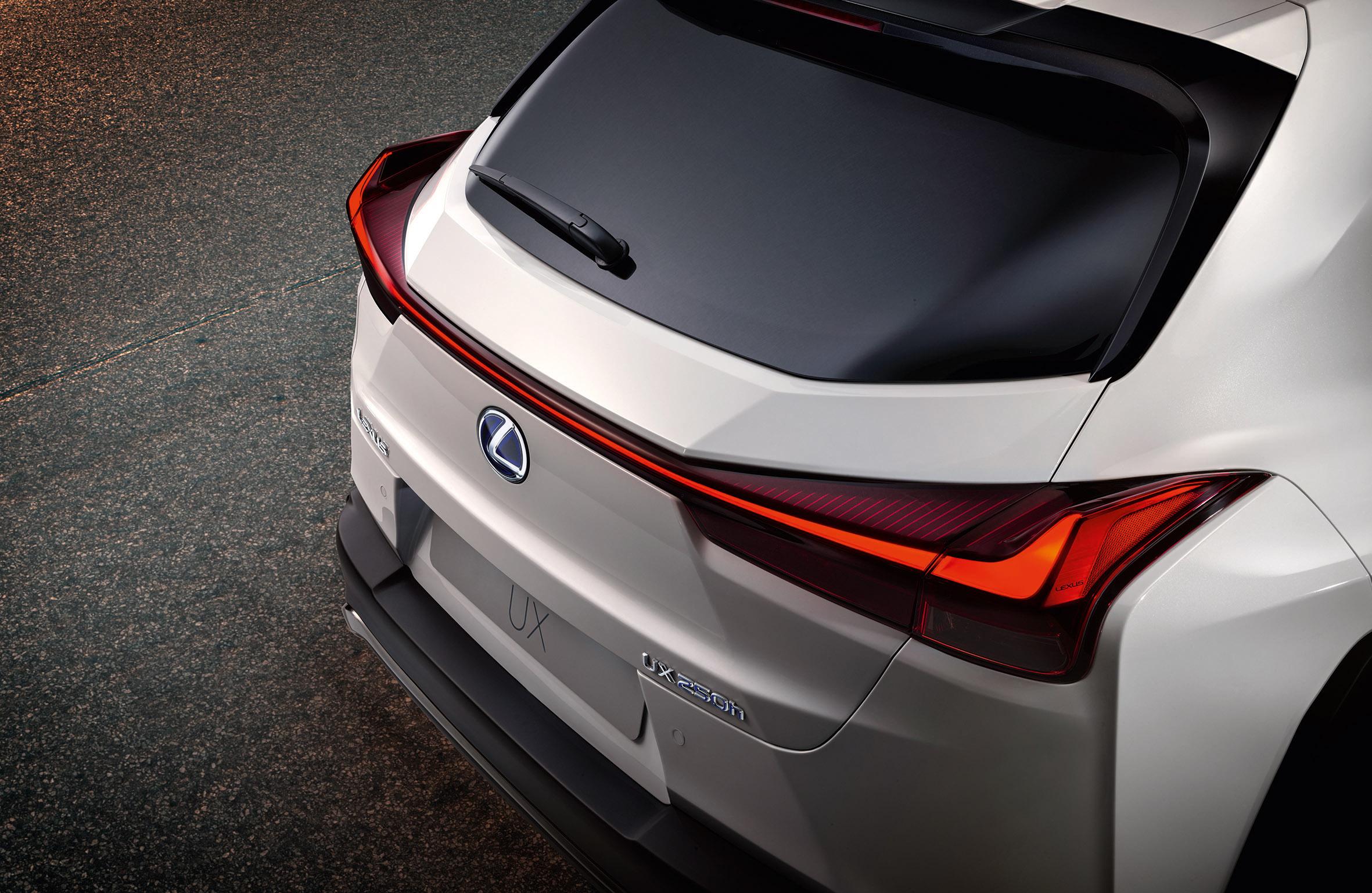 De Lexus UX 'is net een hatchback' - TopGear Nederland