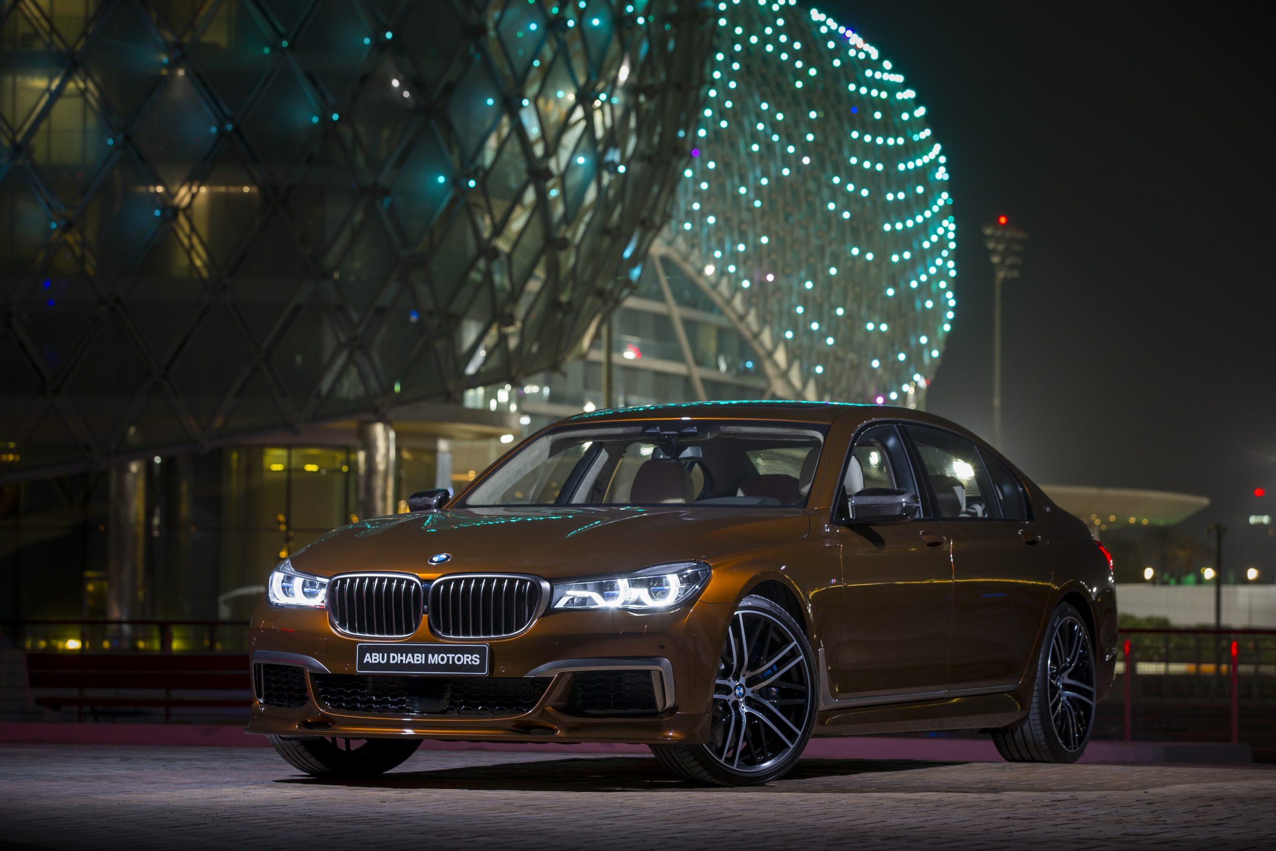 BMW M760Li Individual-kleurenfestijn in Abu Dhabi - TopGear Nederland