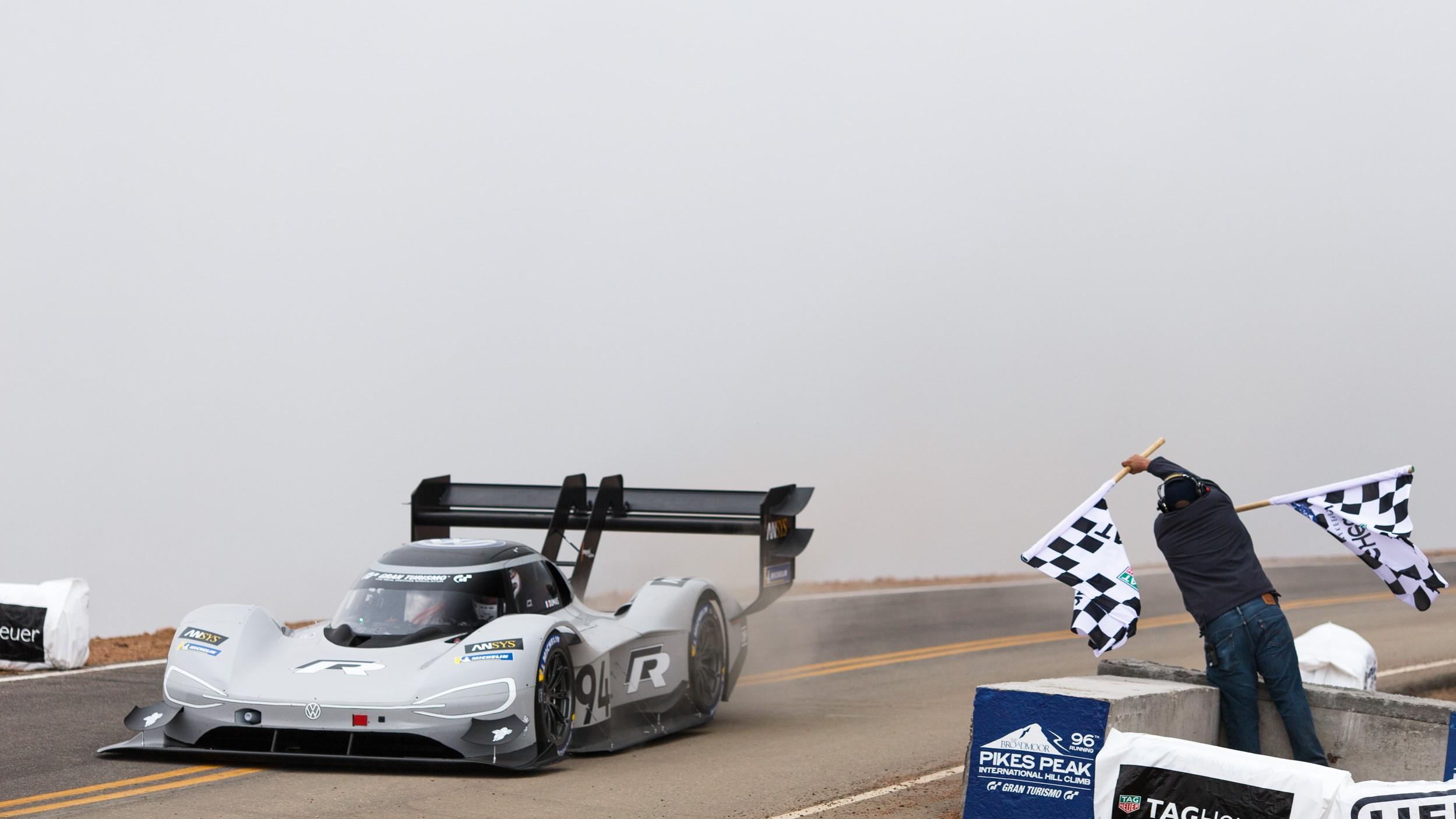 Snelste Pikes Peak tijd ooit voor Volkswagen - TopGear Nederland