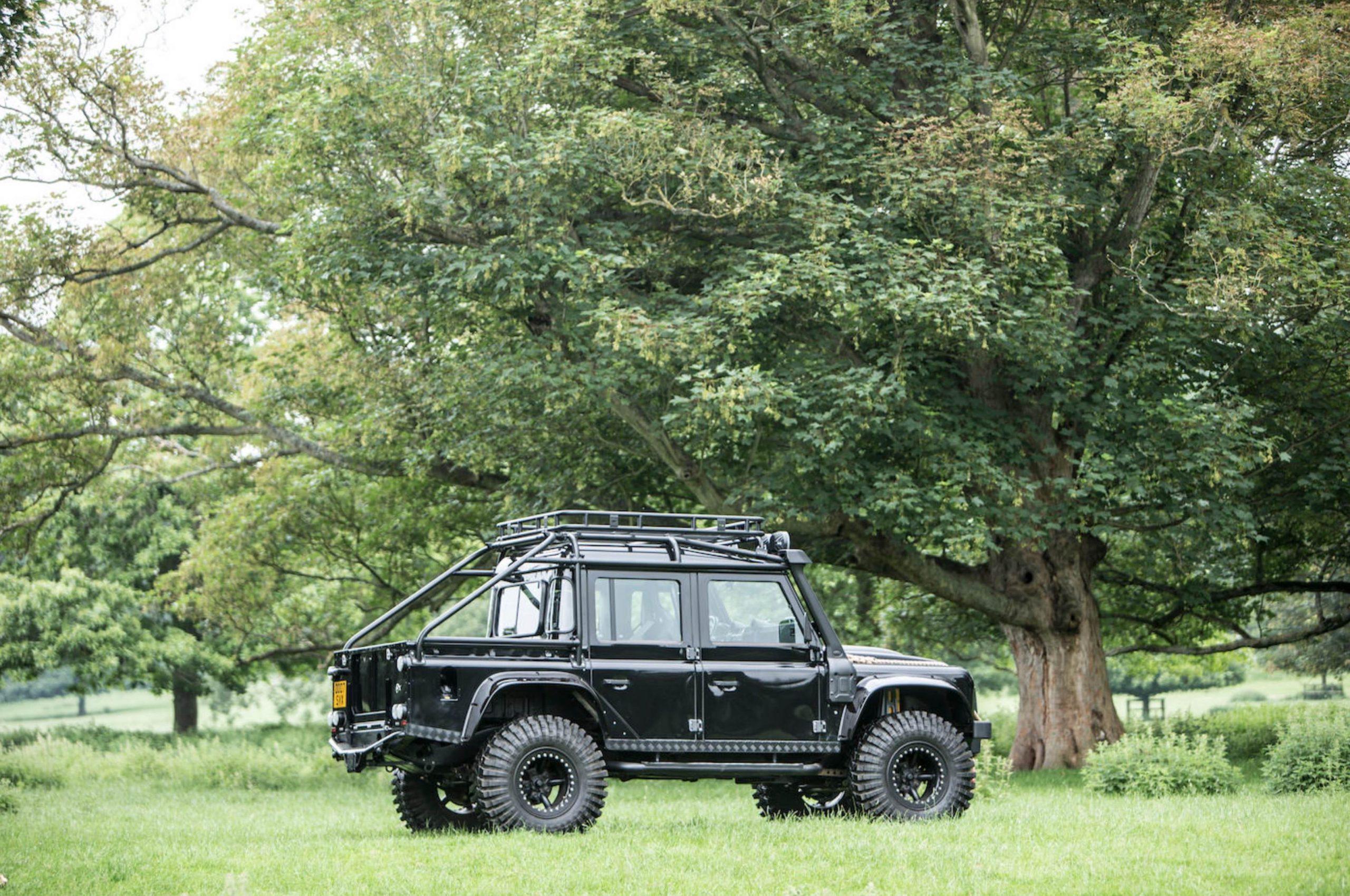 Originele LaRo Defender uit Spectre kan van jou zijn - TopGear Nederland