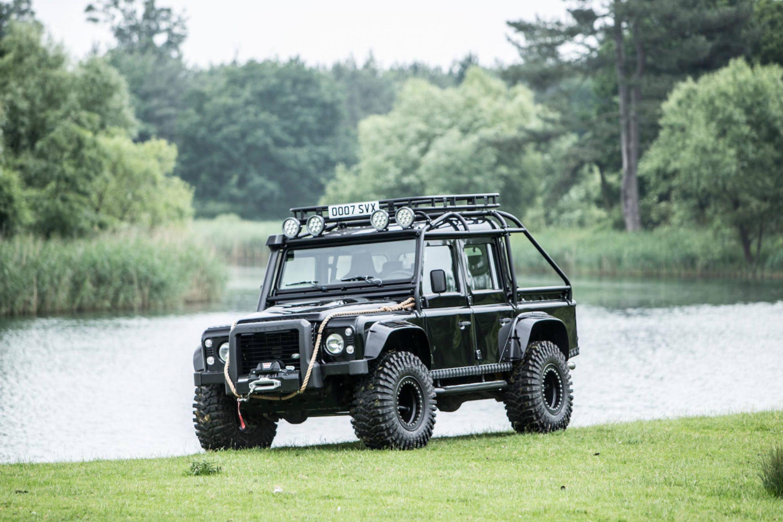 Originele LaRo Defender uit Spectre kan van jou zijn - TopGear Nederland