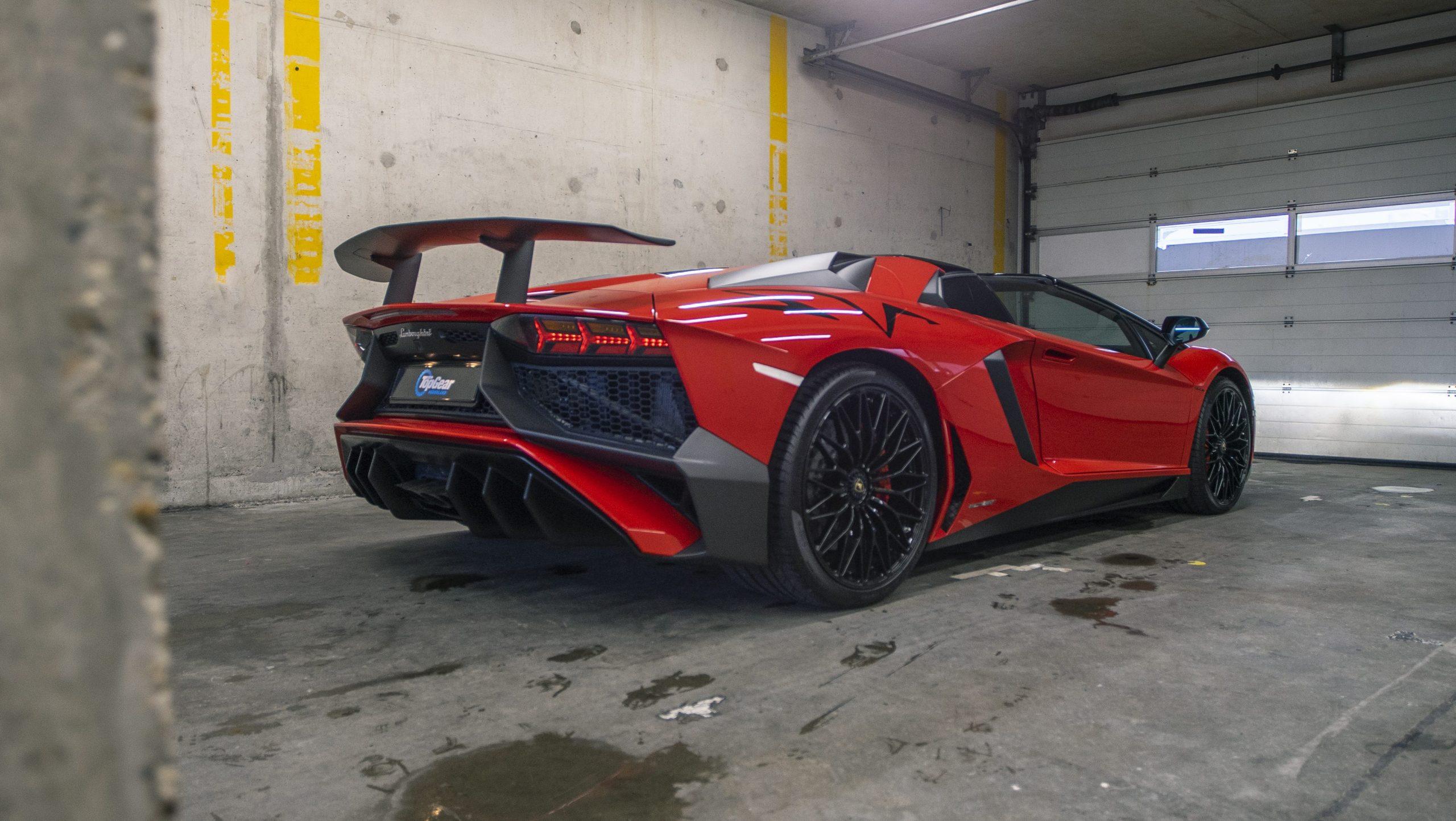 Lamborghini Aventador SV vs Lamborghini Countach 5000 QV - TopGear