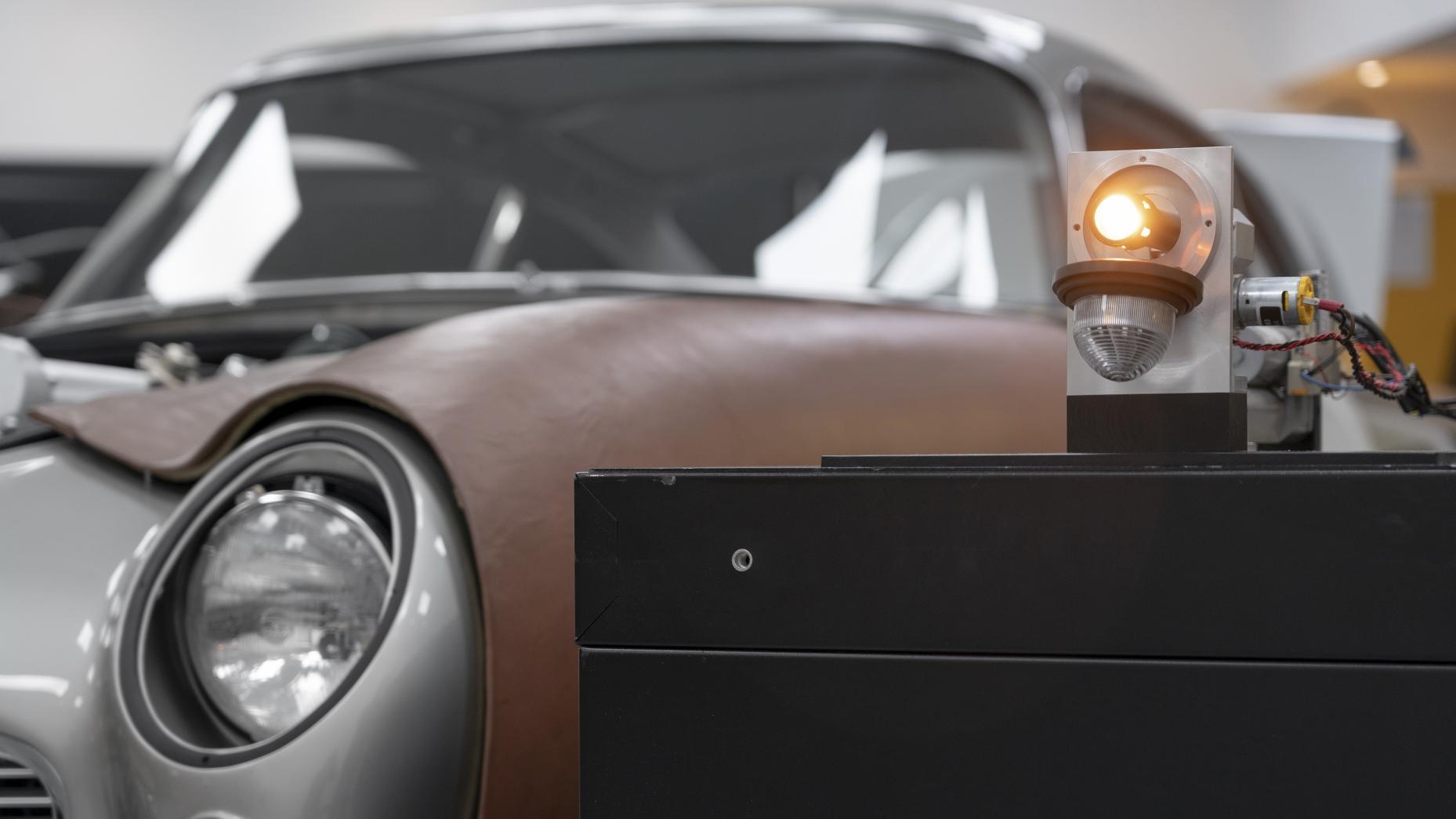 Aston Martin Goldfinger DB5: de gadgets - TopGear Nederland