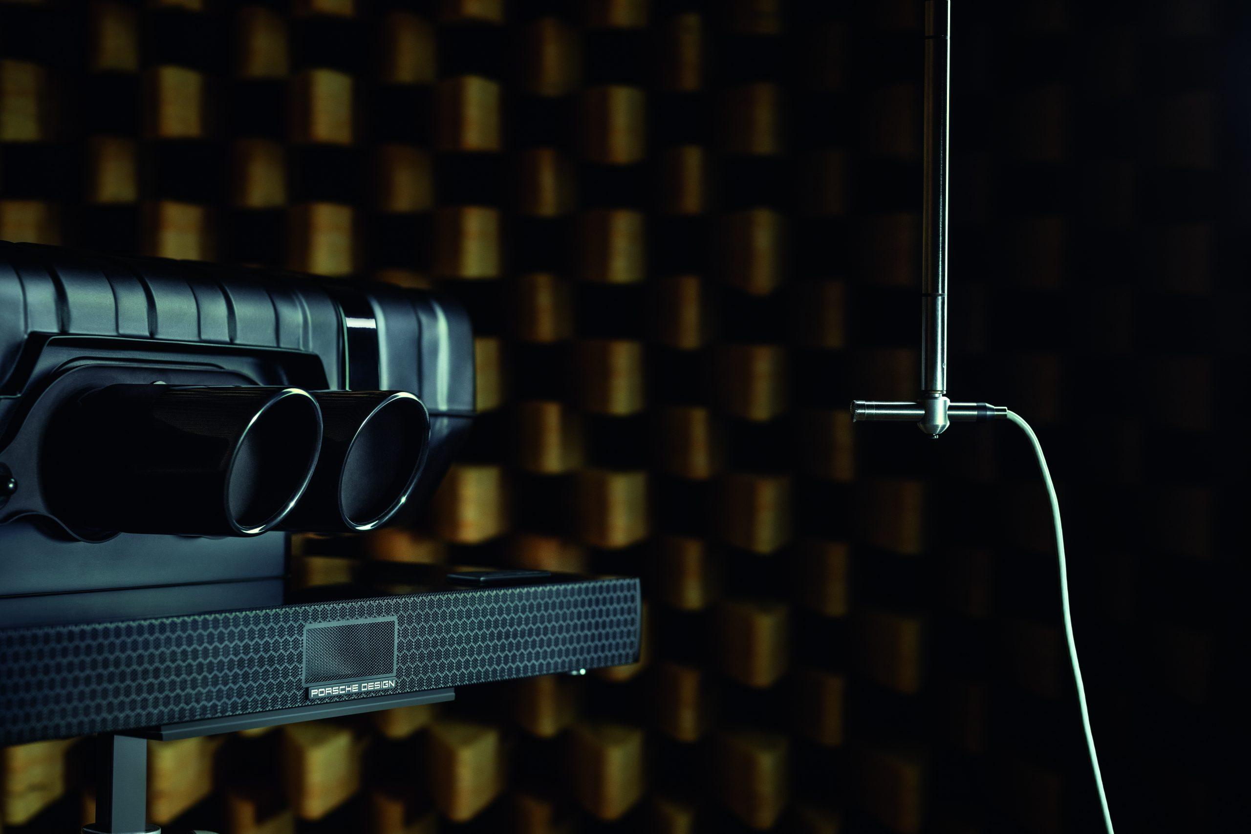 Porsche Design 911 Soundbar Black Edition - TopGear