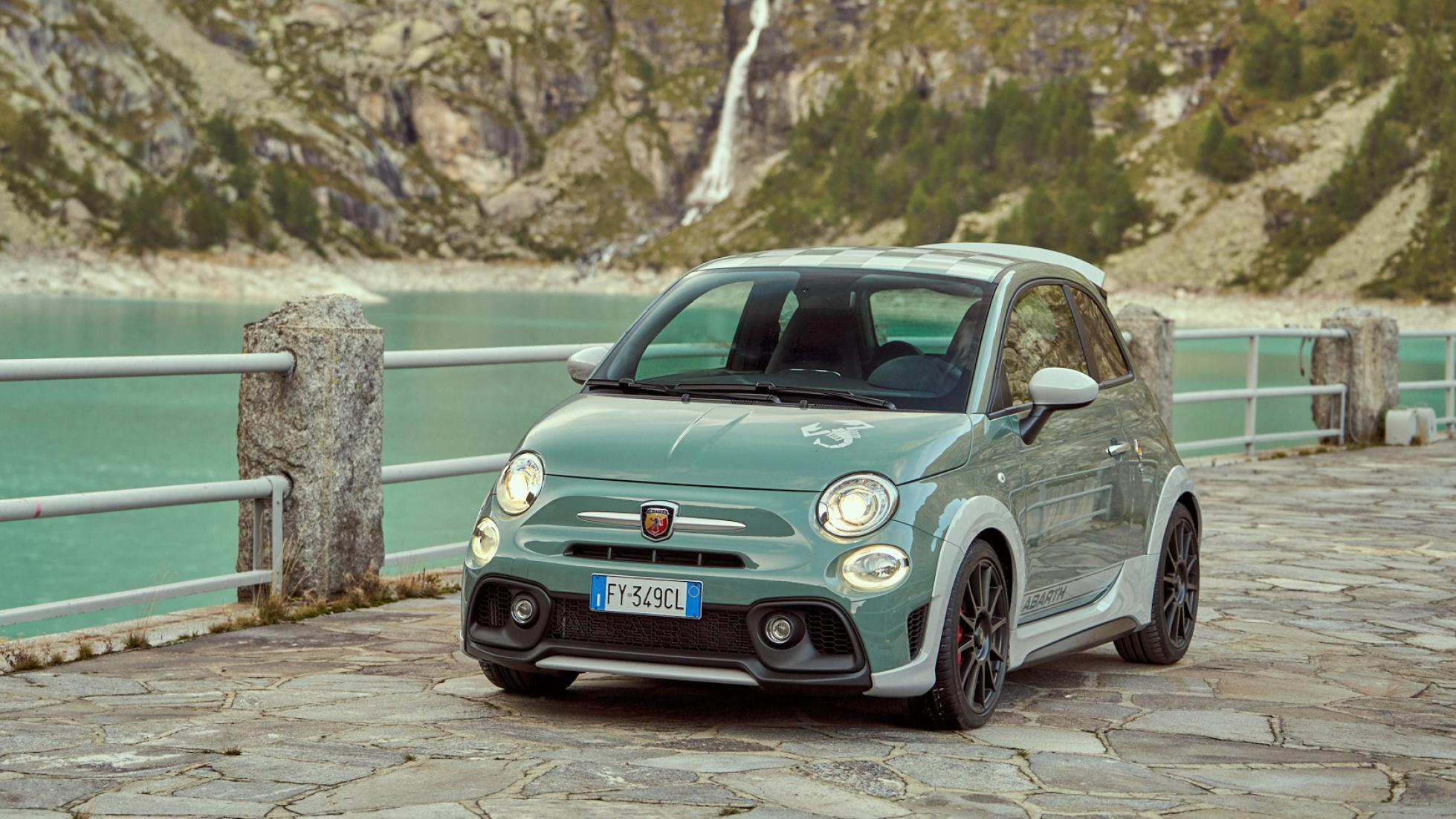 Abarth 695 70th Anniversario krijgt de pet van Ome Willem - TopGear