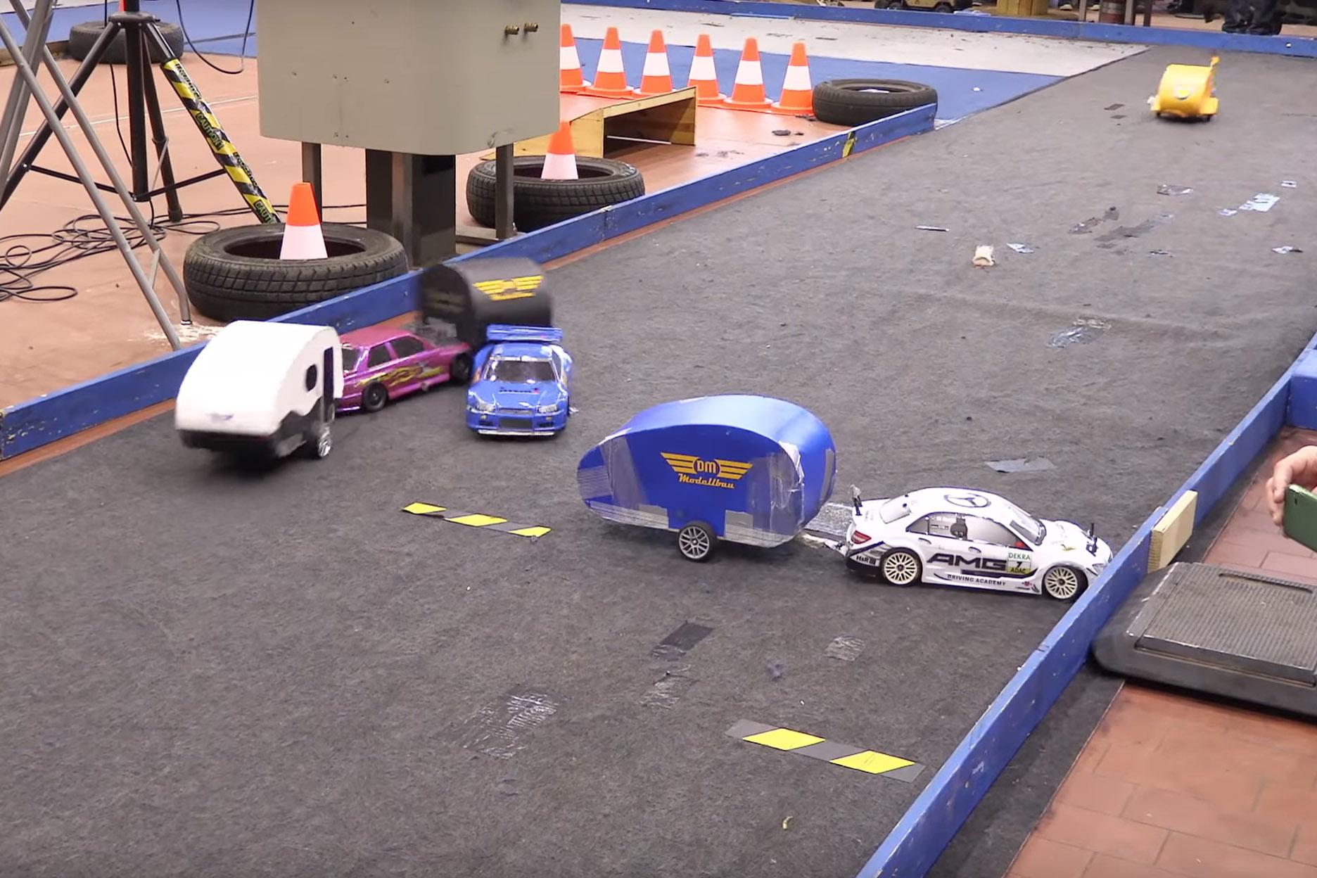 Caravan Demolition Derby met RC-auto’s - TopGear Nederland