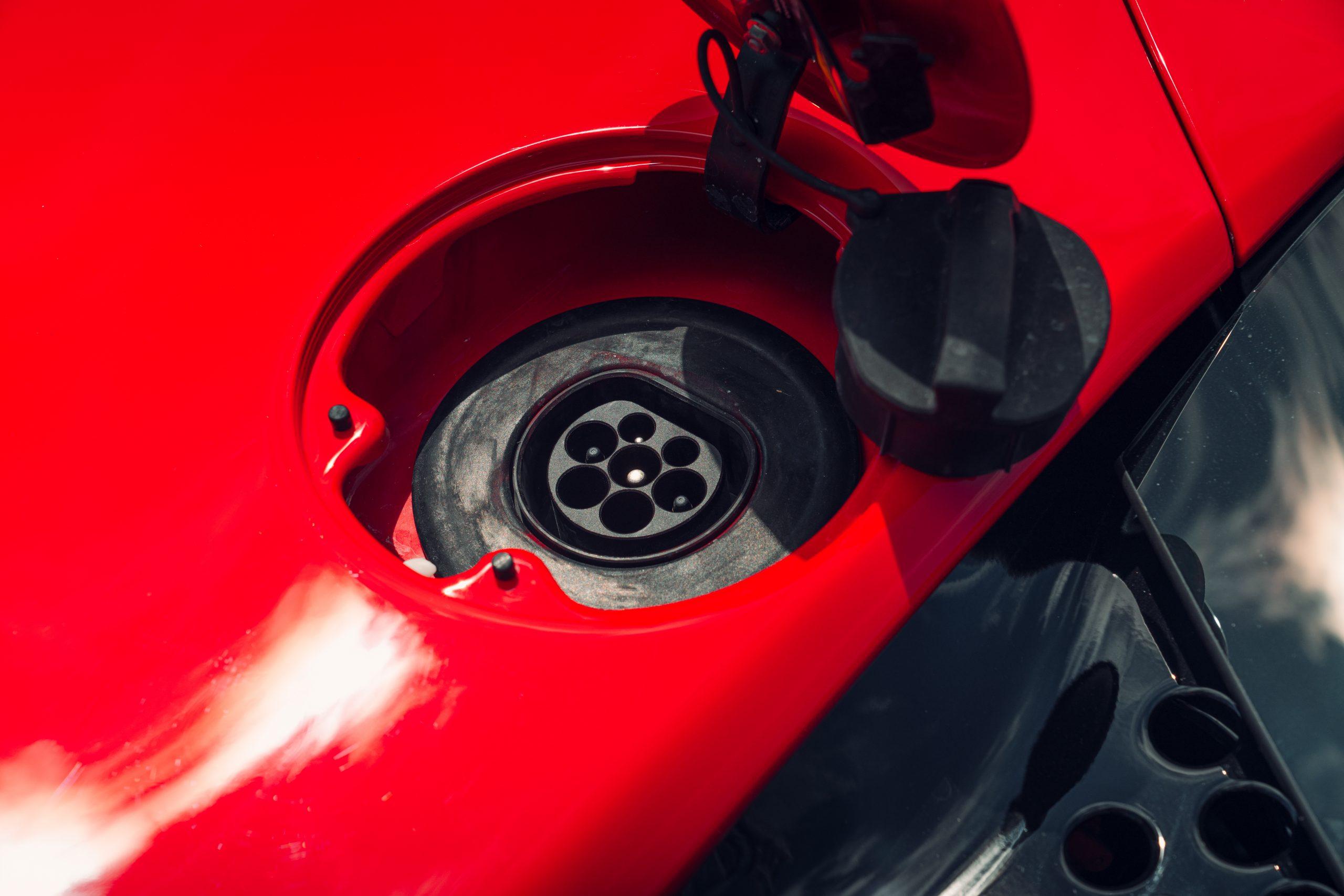 Ferrari-baas belooft dat de elektrische Ferrari's geluid maakt - TopGear