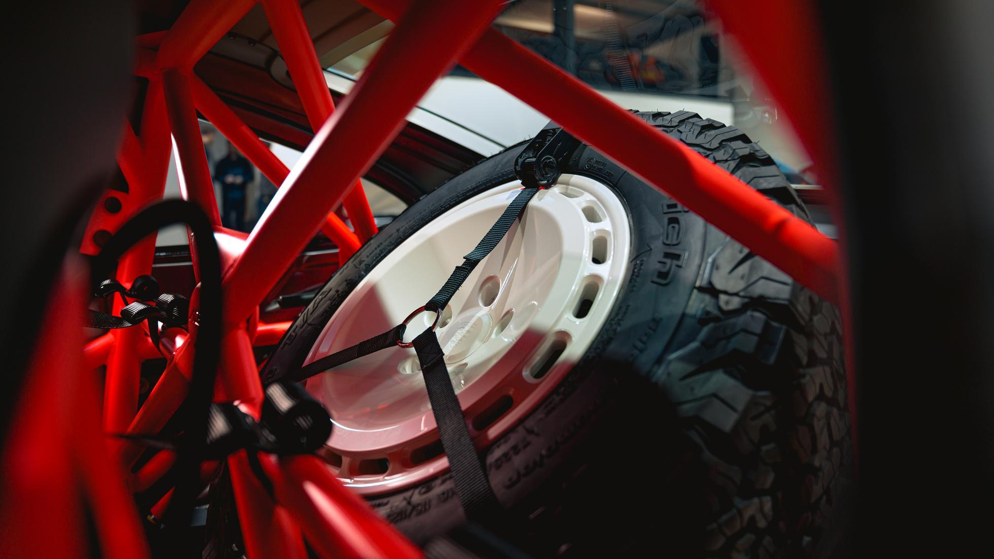 De Singer Safari 911 is een waanzinnige offroader - TopGear Nederland