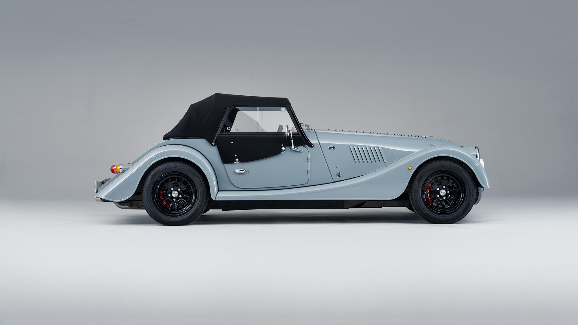 258 BMW-pk's op zo'n 1.000 kilo. Zo rijdt de Morgan Plus Four (Review)