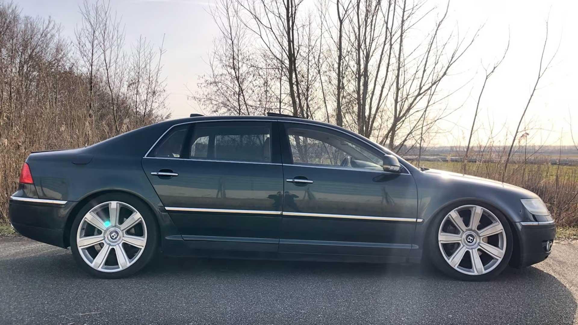 Deze (goedkope) VW Phaeton V8 wil graag een echte Bentley zijn