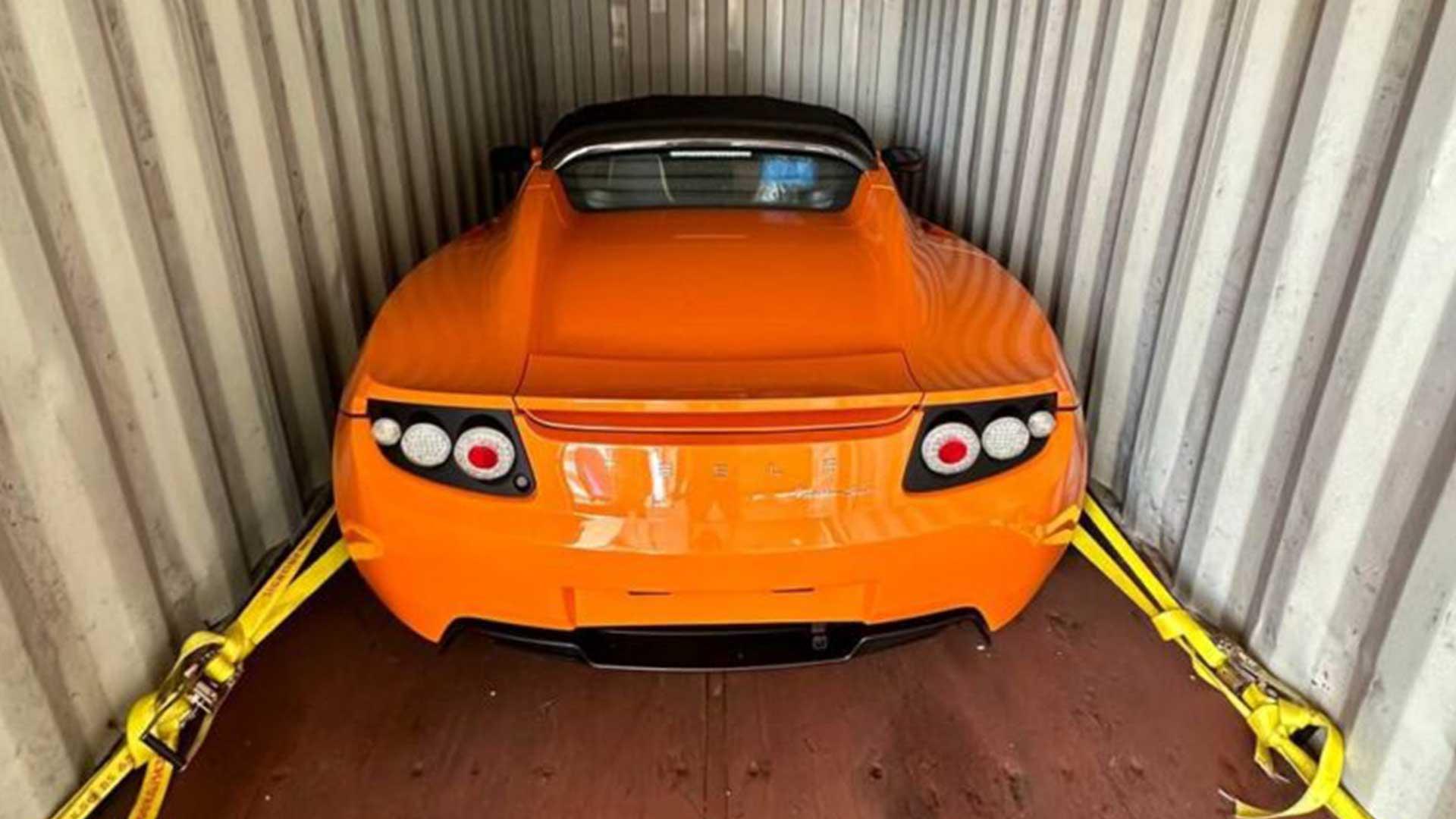 Mysterie achter deze 3 achtergelaten Tesla Roadsters is ontrafeld