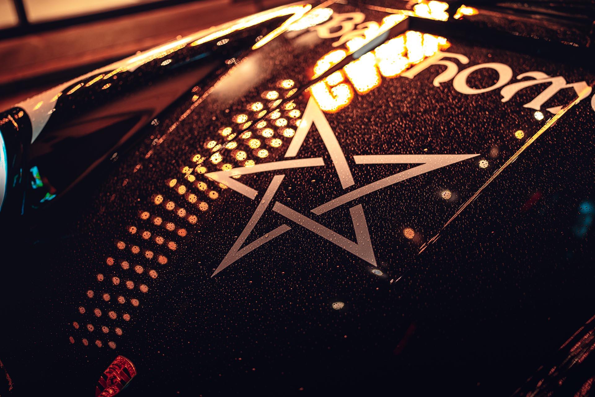 Porsche 911 930 Turbo RWB Baphomet is een duivel op wielen