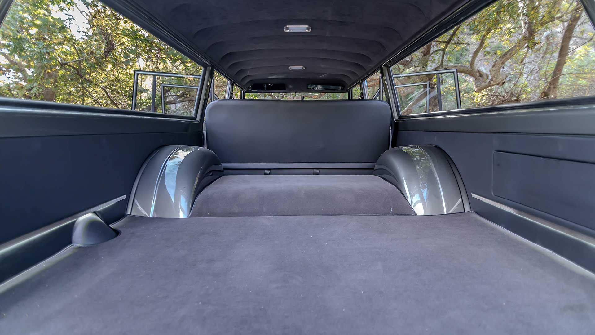 One-off Chevrolet Suburban restomod met 7,0-liter V8 (1.000 pk!) - TopGear