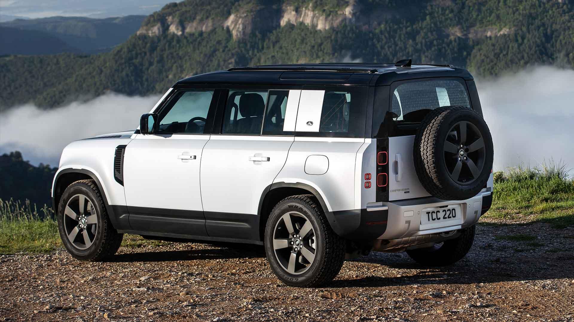 Defender 110 P400e SE review: Hoe rijdt de PHEV in Nederland? - TopGear
