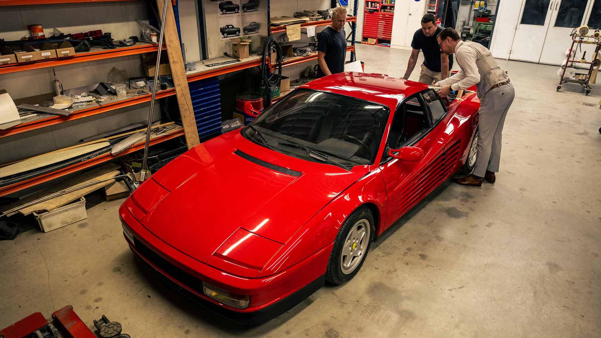 Nederlander werkt aan Ferrari Testarossa met targadak - TopGear