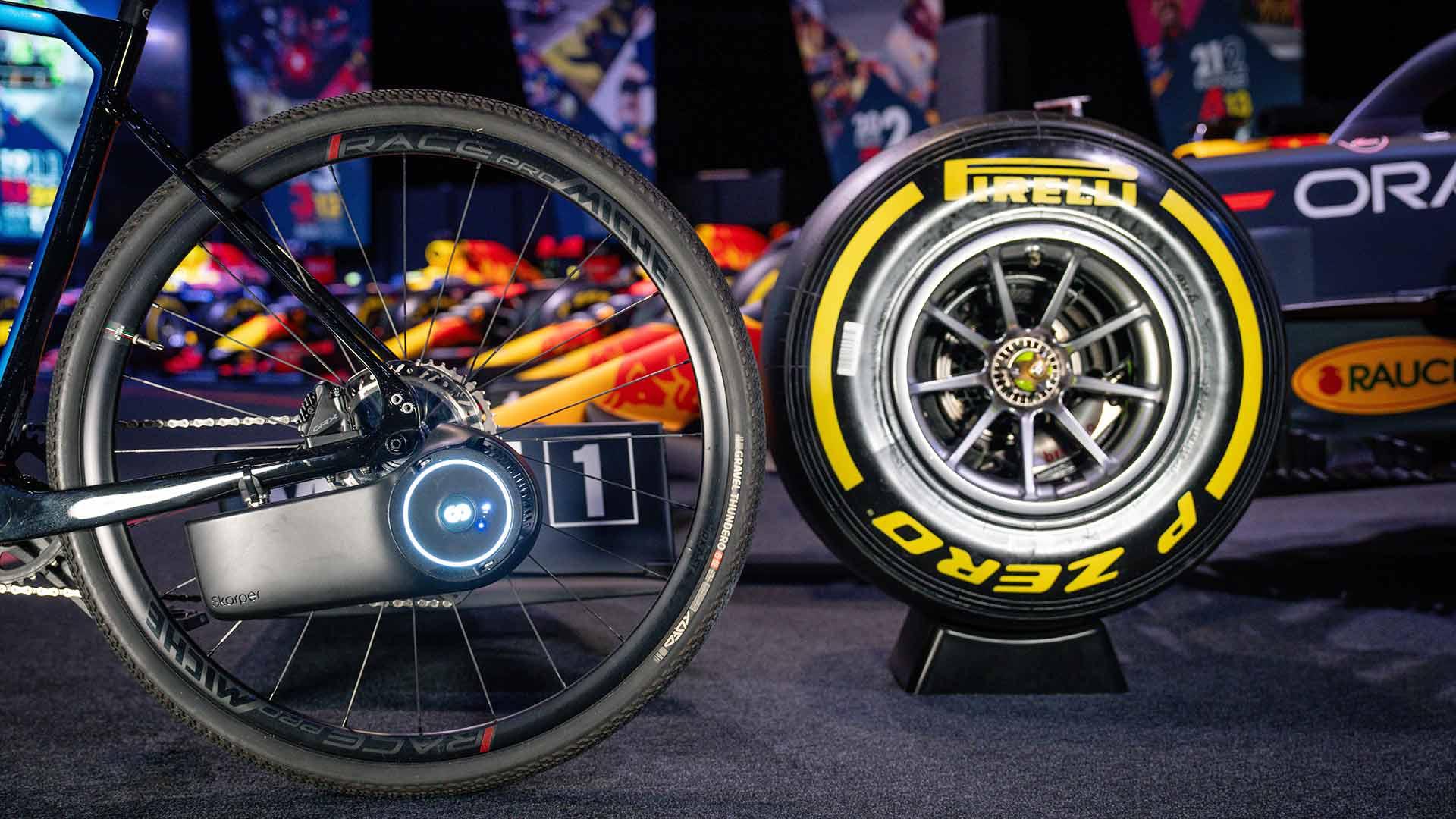 Uitvinding van Red Bull verandert gewone fiets in een elektrische - TopGear