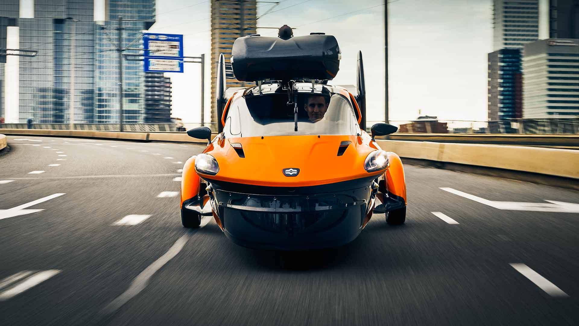 Pal-V verkoopt in één klap meer dan 100 vliegende auto's