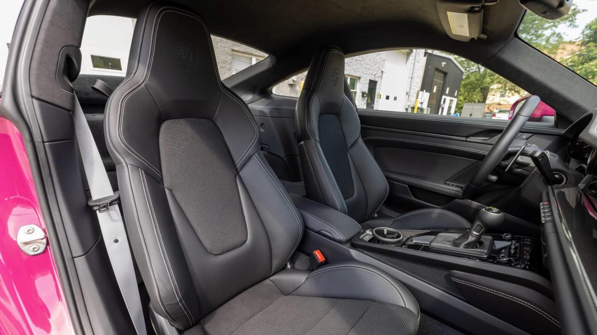 Porsche 911 GT3 Touring in Rubystone Red kan van jou zijn