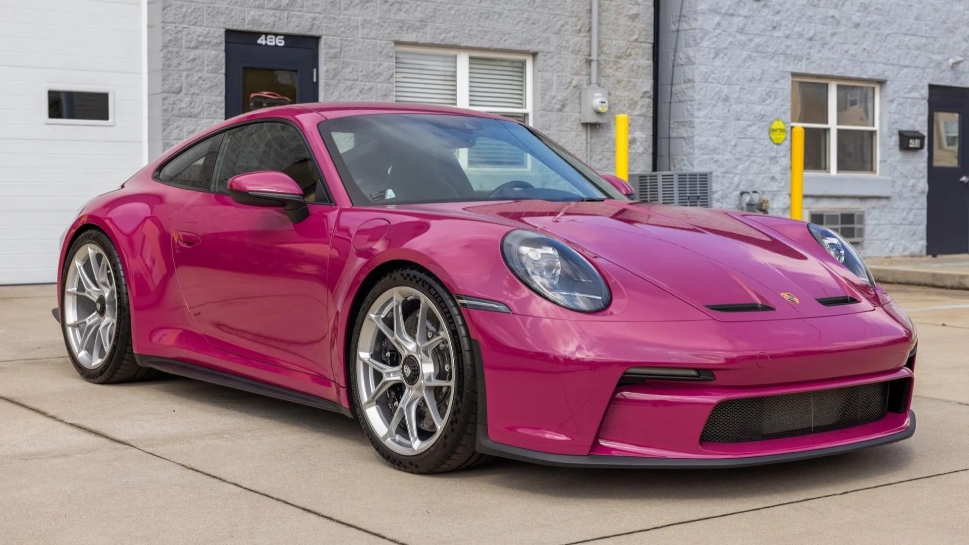 Porsche 911 GT3 Touring in Rubystone Red kan van jou zijn