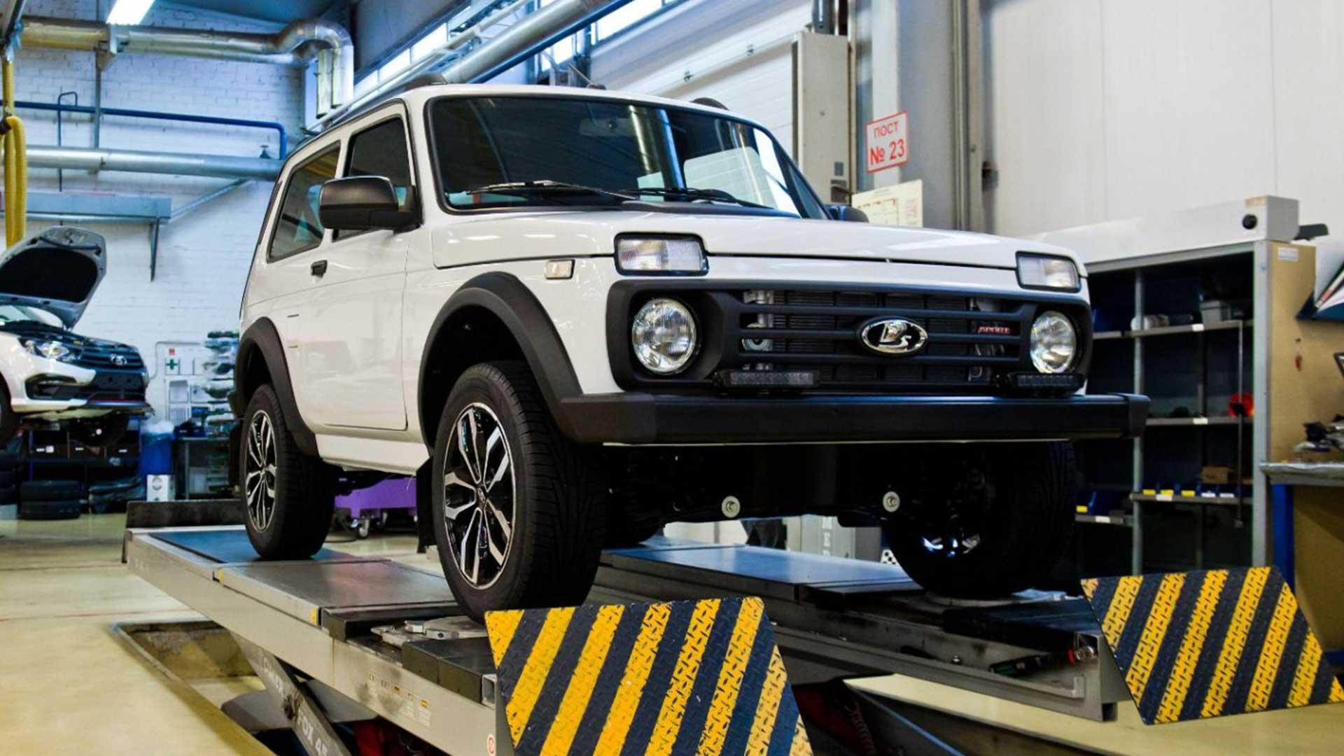 De Lada Niva is nog altijd nieuw te koop en er is nu een sportversie