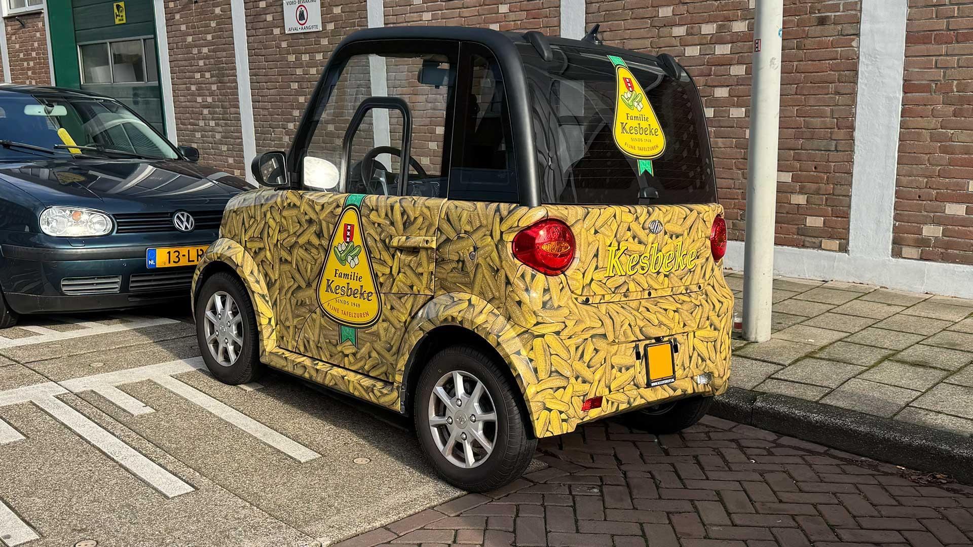 Welke auto rijdt Oos Kesbeke in de Augurkenkoning?