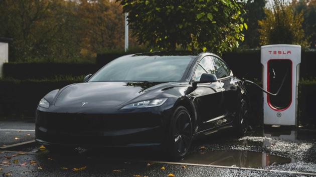 Dit is een Tesla Model X Dakar - TopGear Nederland