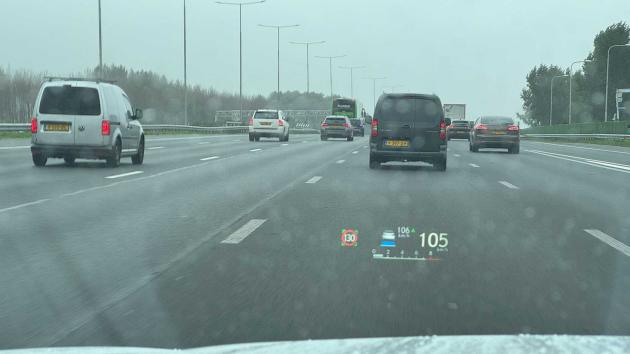 Man krijgt boete voor zingen in de auto - TopGear Nederland