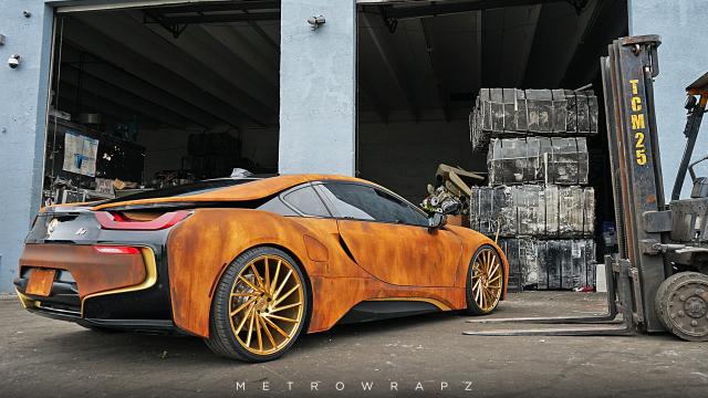 Deze BMW i8 met roest is met opzet zo gemaakt door Austin Mahone