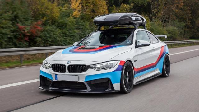 De BMW M4R heeft een koolstofvezel dakkoffer en 700 pk